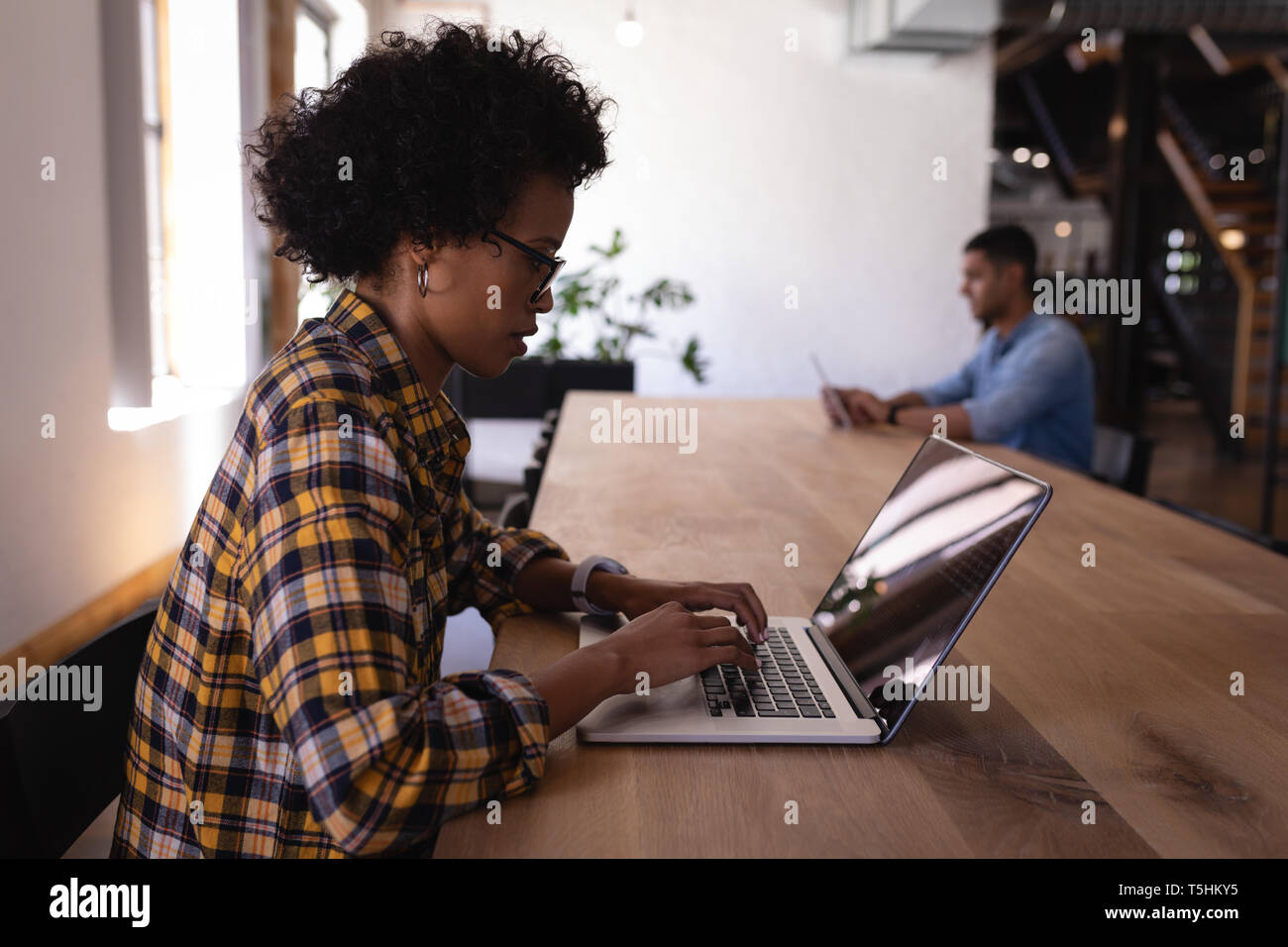 Business people working at desk in office Stock Photo - Alamy