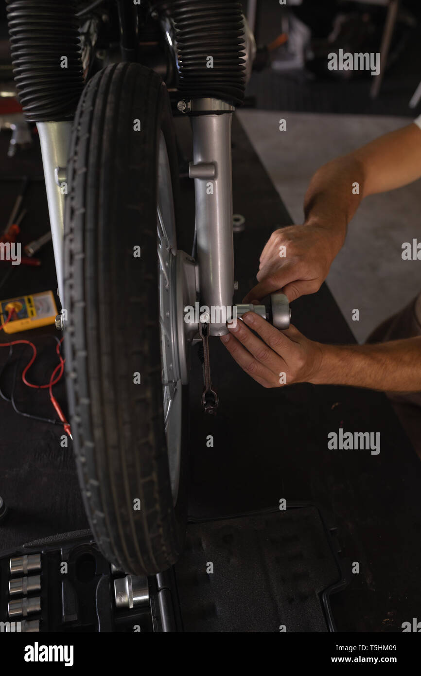 Bike Mechanic repairing bike in garage Stock Photo - Alamy