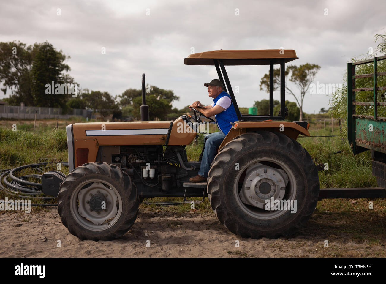 Farmer driving tractor hi-res stock photography and images - Alamy