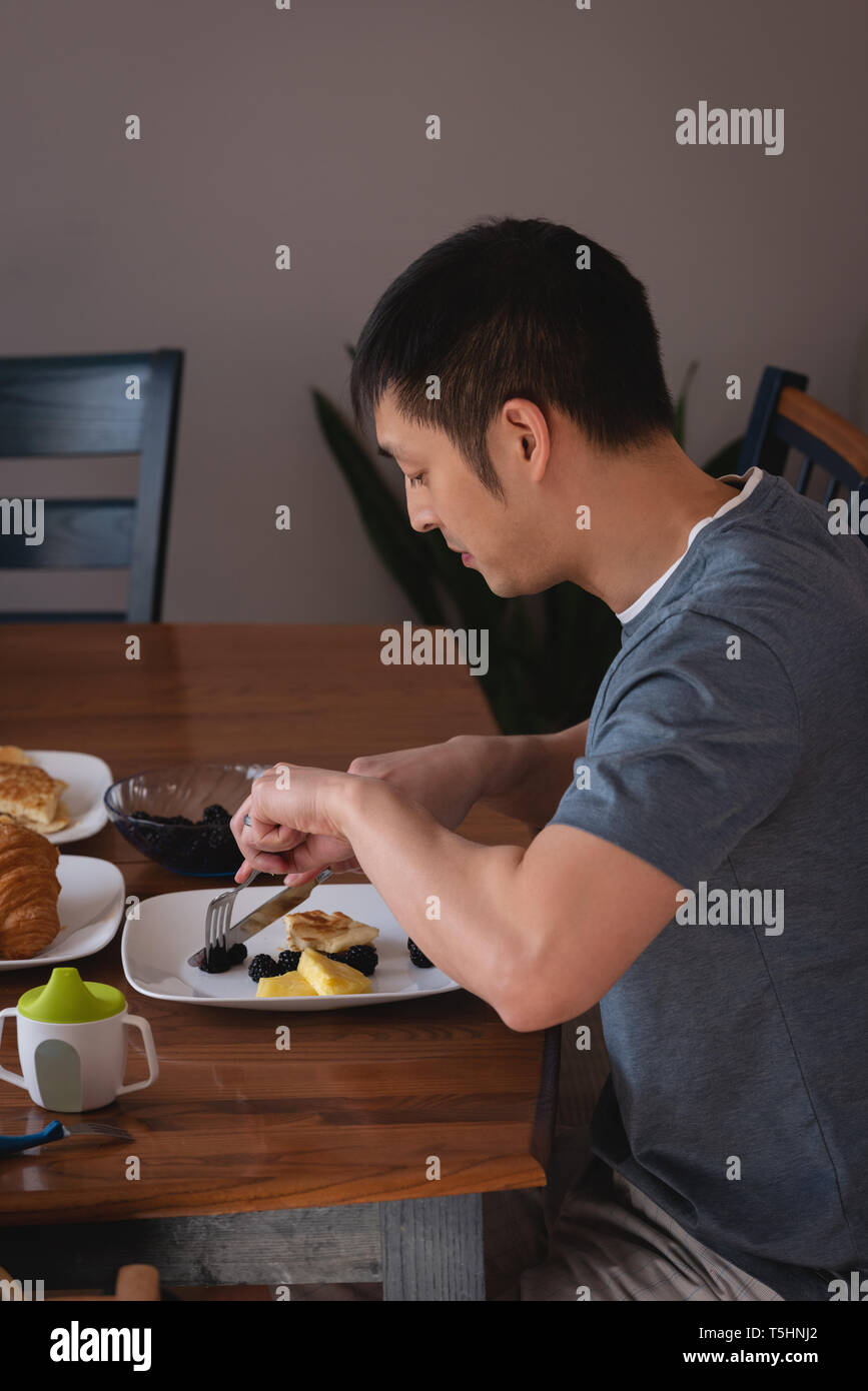 Men at breakfast table hi-res stock photography and images - Alamy
