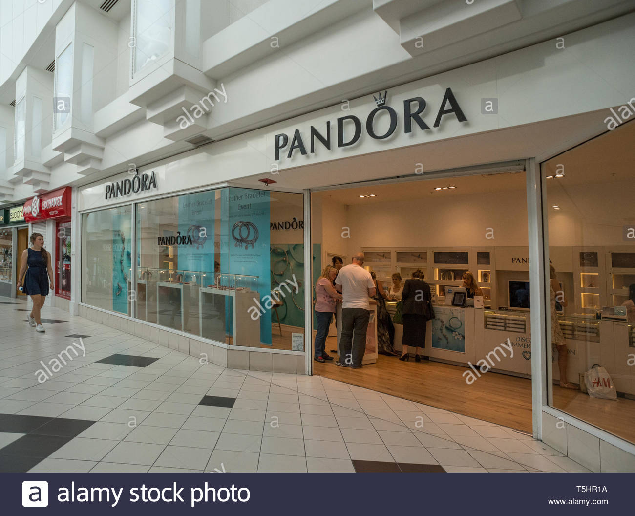 Pandora Store Stock Photos & Pandora Store Stock Images - Alamy