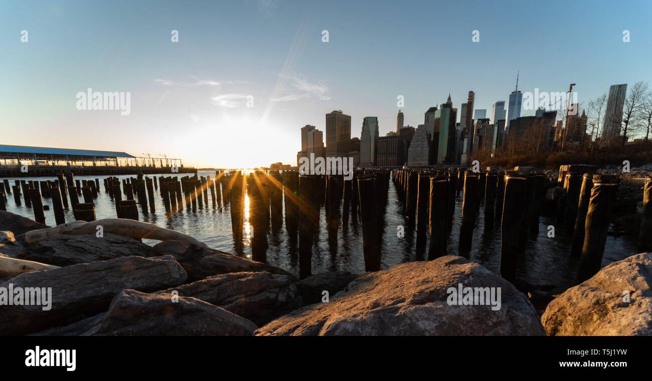 Bronx skyline hi-res stock photography and images - Alamy