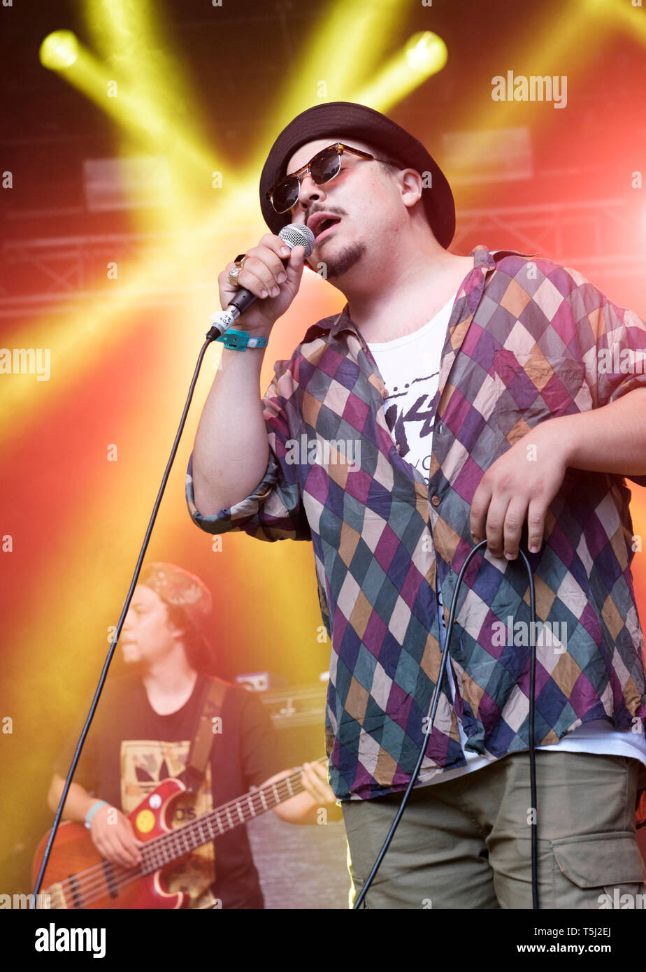 Kiko bun singing hi-res stock photography and images - Alamy