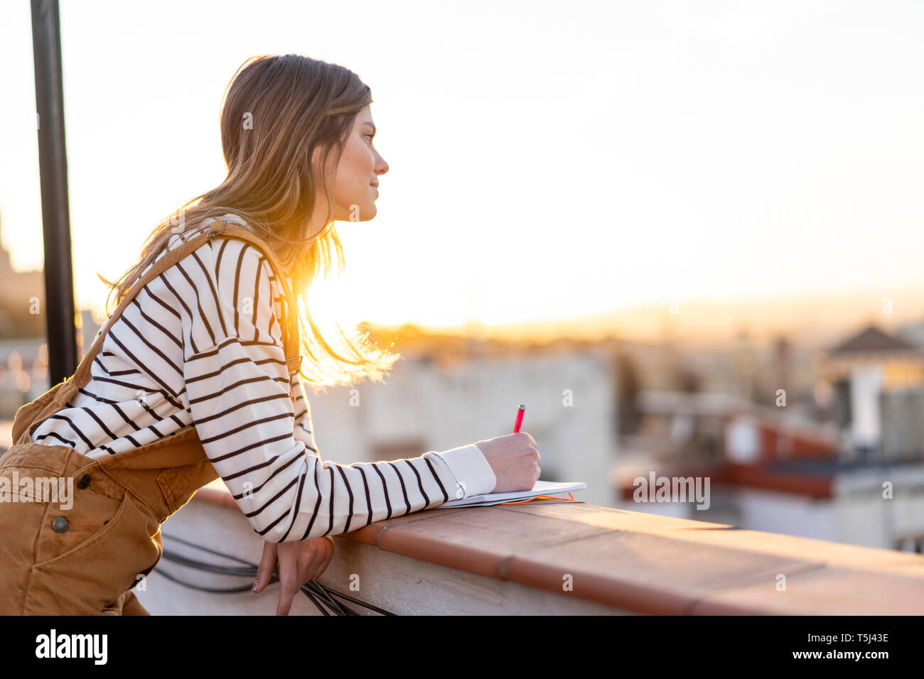 Young woman taking notes hi-res stock photography and images - Alamy