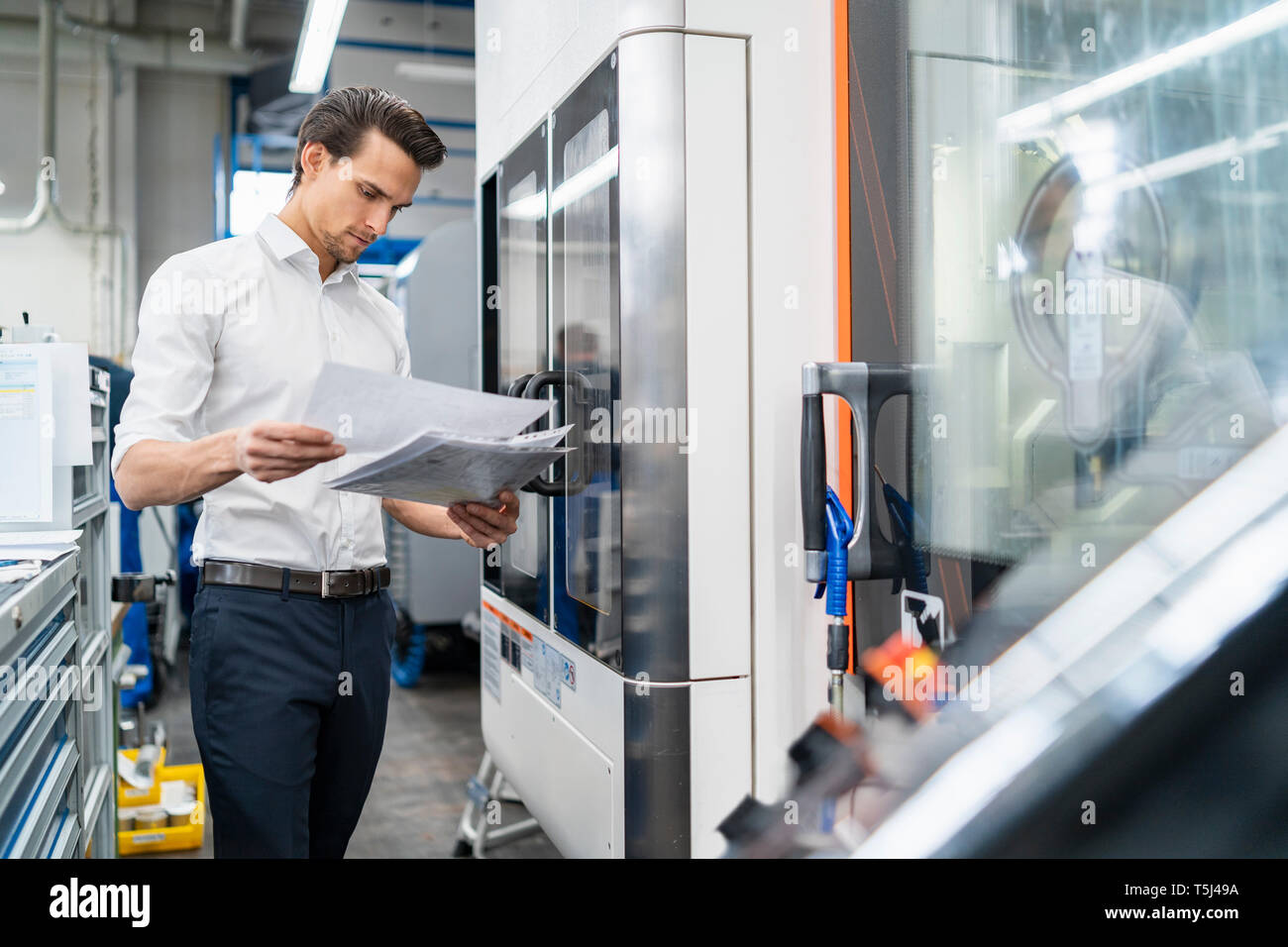 Manual machine hi-res stock photography and images - Alamy