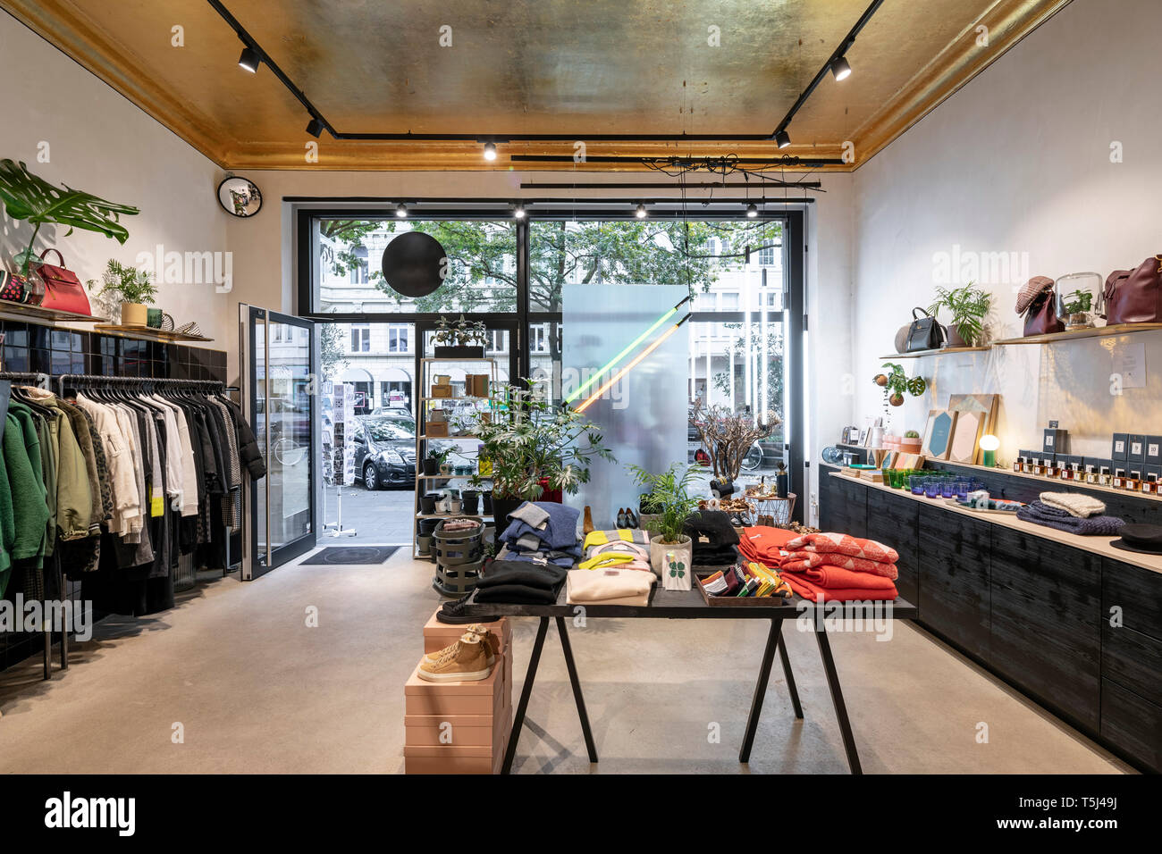 Concept store hi-res stock photography and images - Alamy