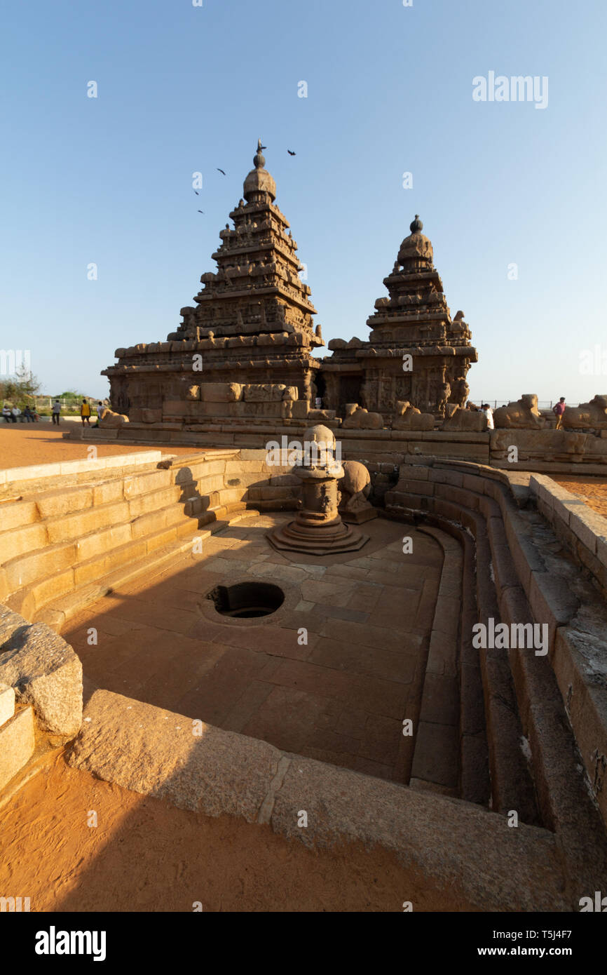 Sunset time at Mahabalipuram shore temple Stock Photo - Alamy