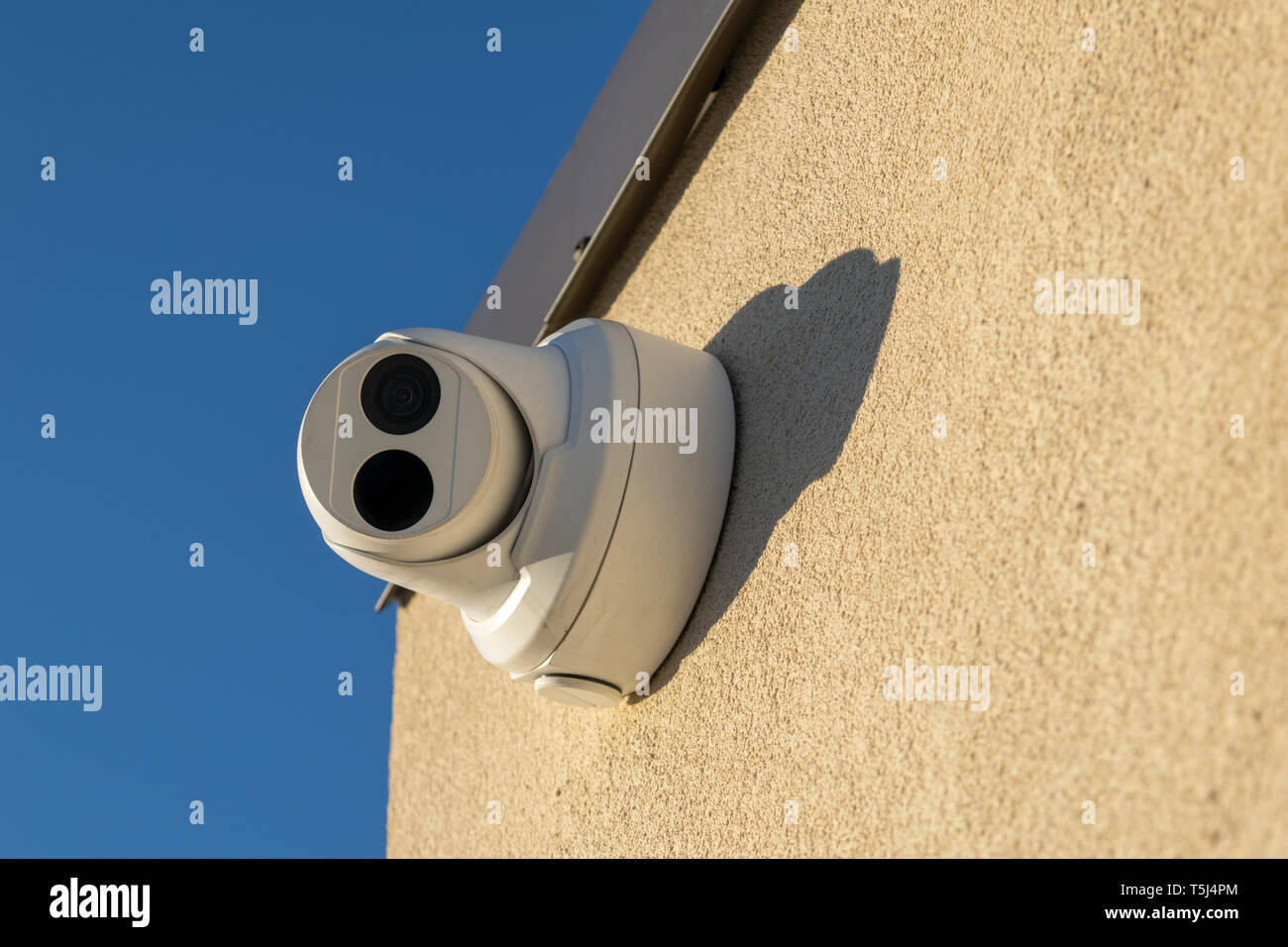 Viewing home security camera hi-res stock photography and images - Alamy