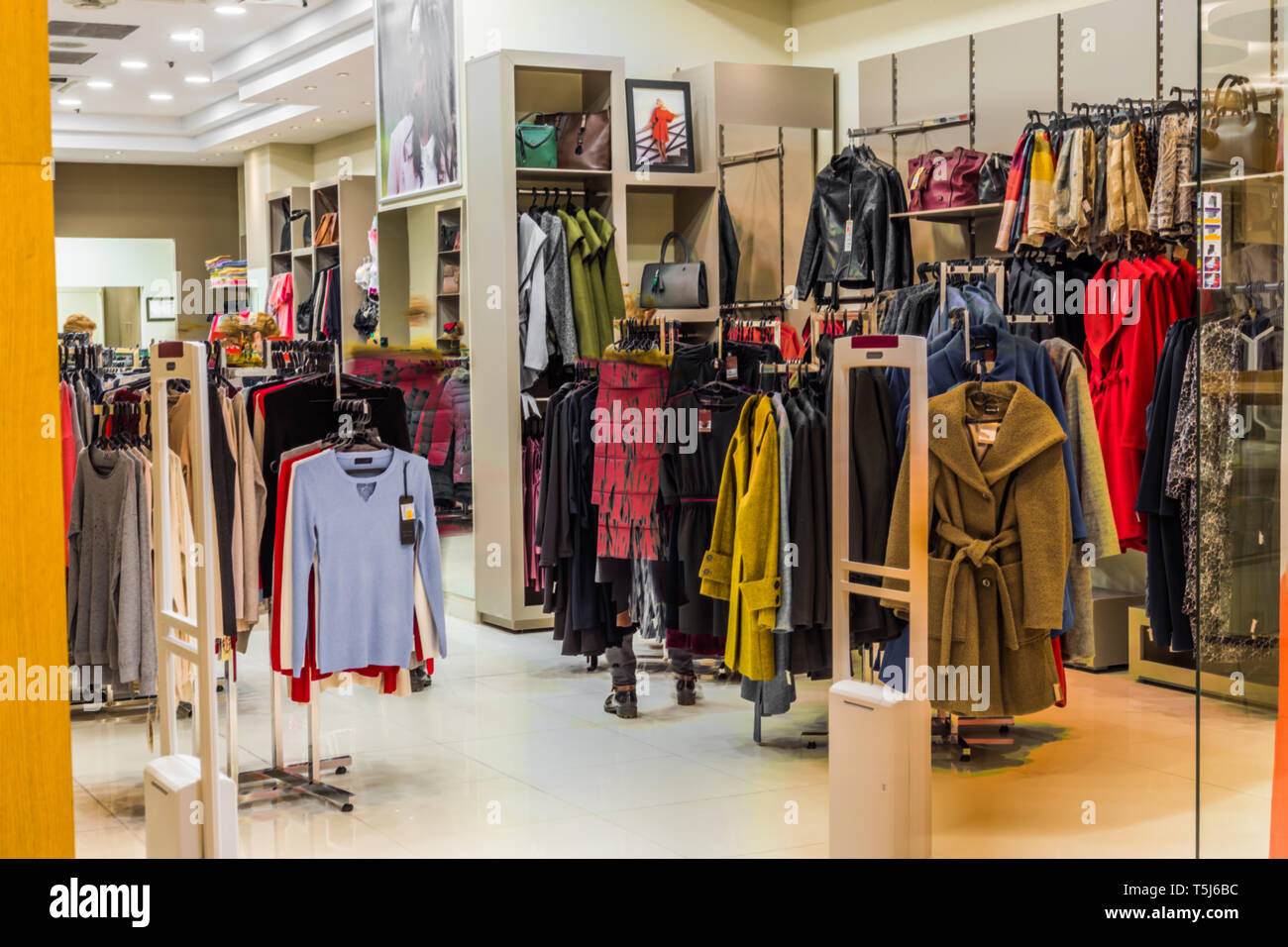 Clothing store, clothes shop Stock Photo - Alamy