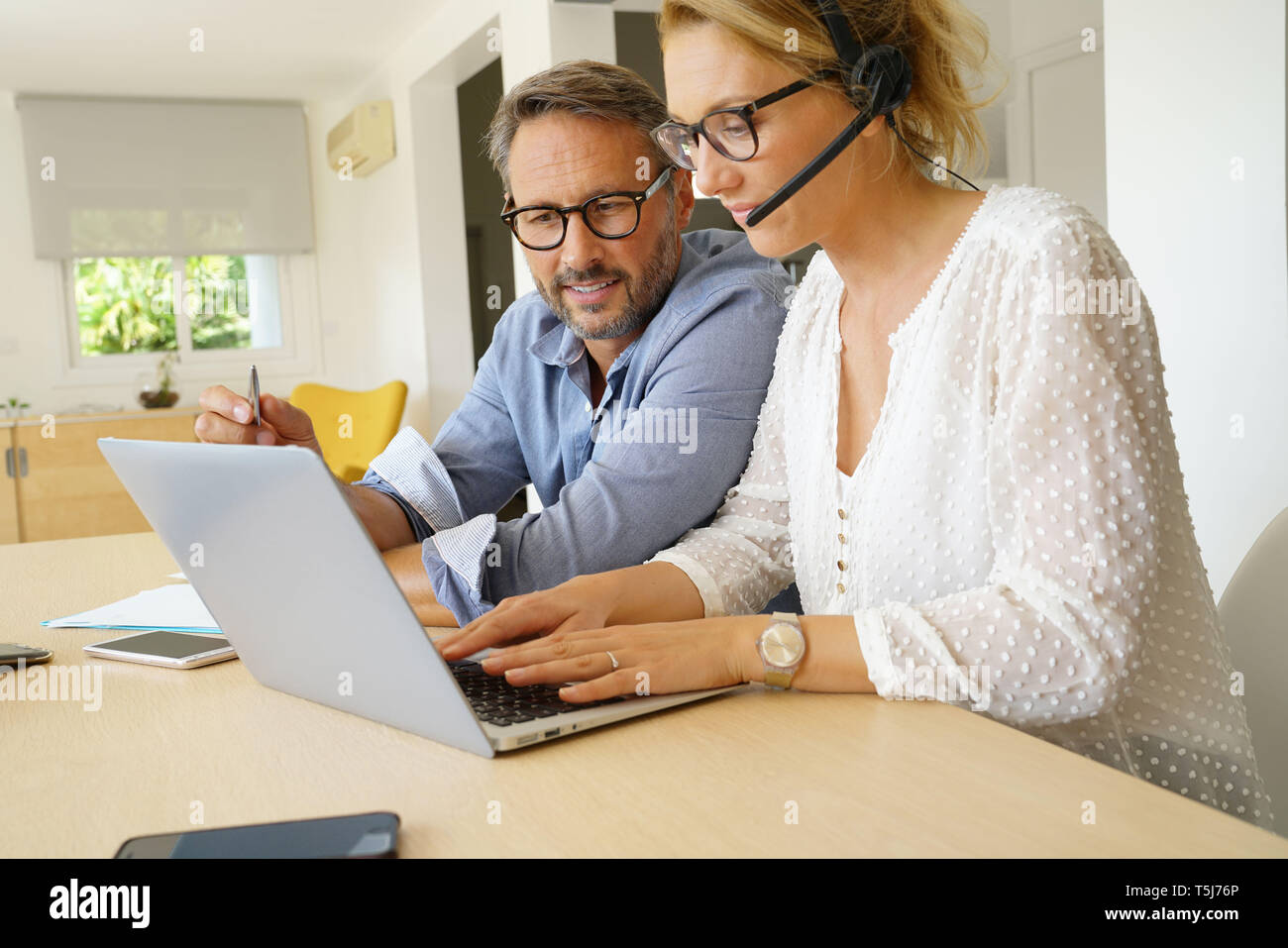 Videocall 2 hi-res stock photography and images - Alamy