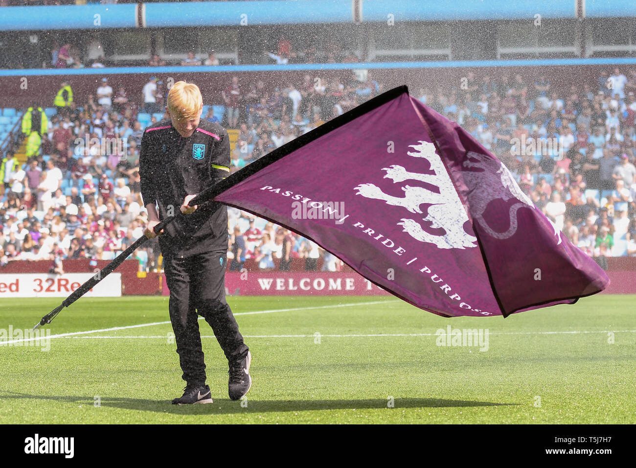 Millwall mascot hi-res stock photography and images - Alamy
