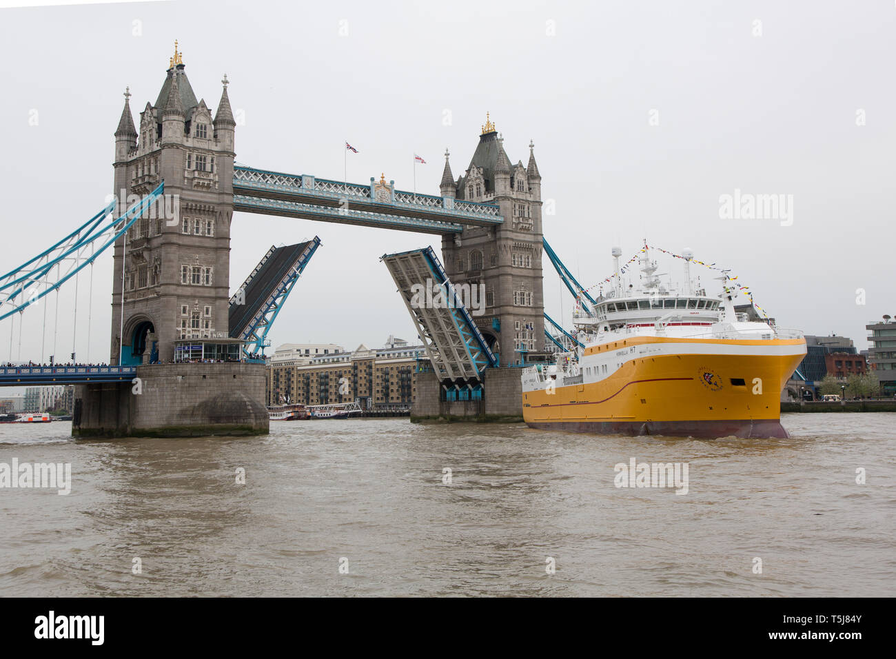 Kirkella , state of the art fishing Trawler passing through Tower ...