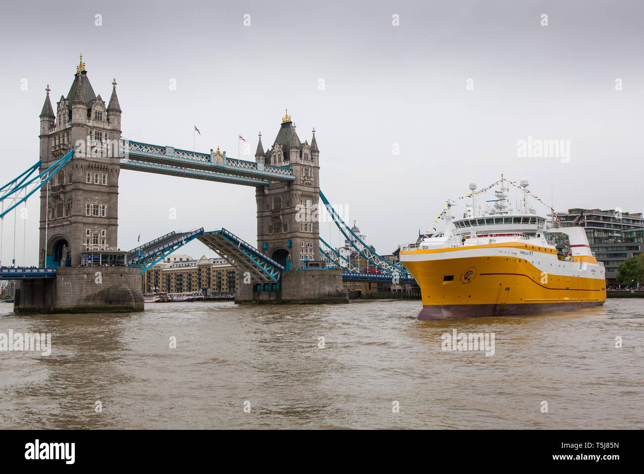 Kirkella , state of the art fishing Trawler passing through Tower ...
