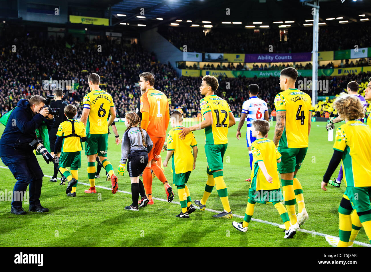 Efl mascots hi-res stock photography and images - Alamy
