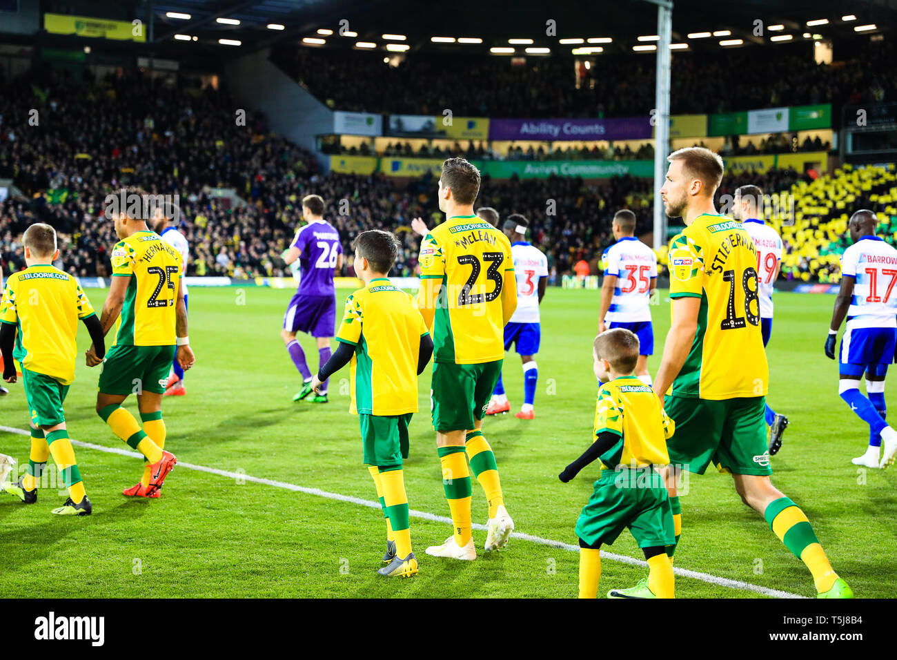 Efl mascots hi-res stock photography and images - Alamy