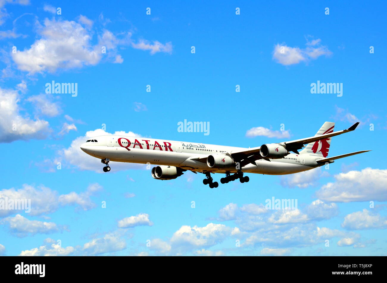 Qatar aircraft hi-res stock photography and images - Alamy