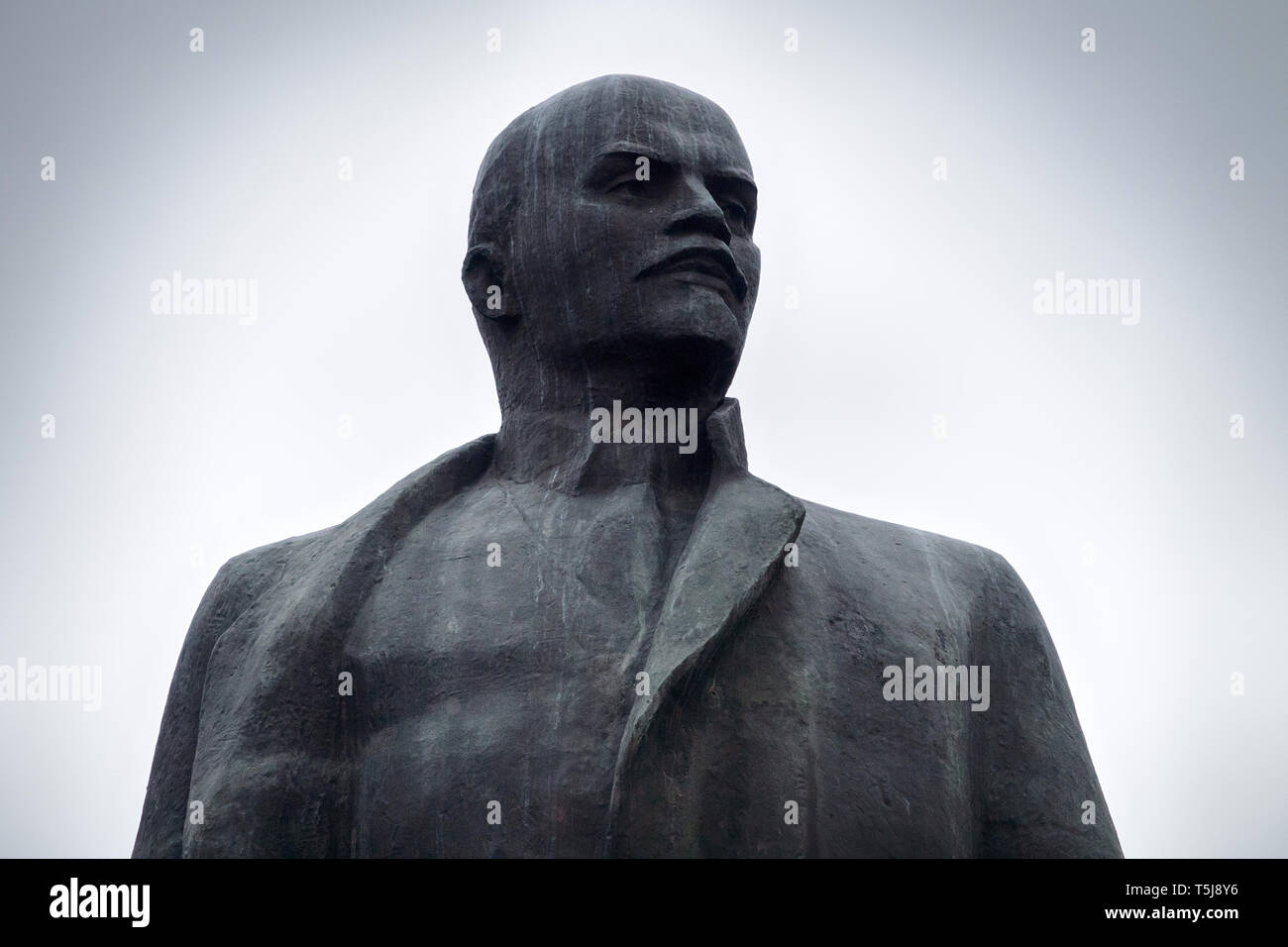 Bronze monument of Lenin. Monuments of the Soviet era Stock Photo - Alamy