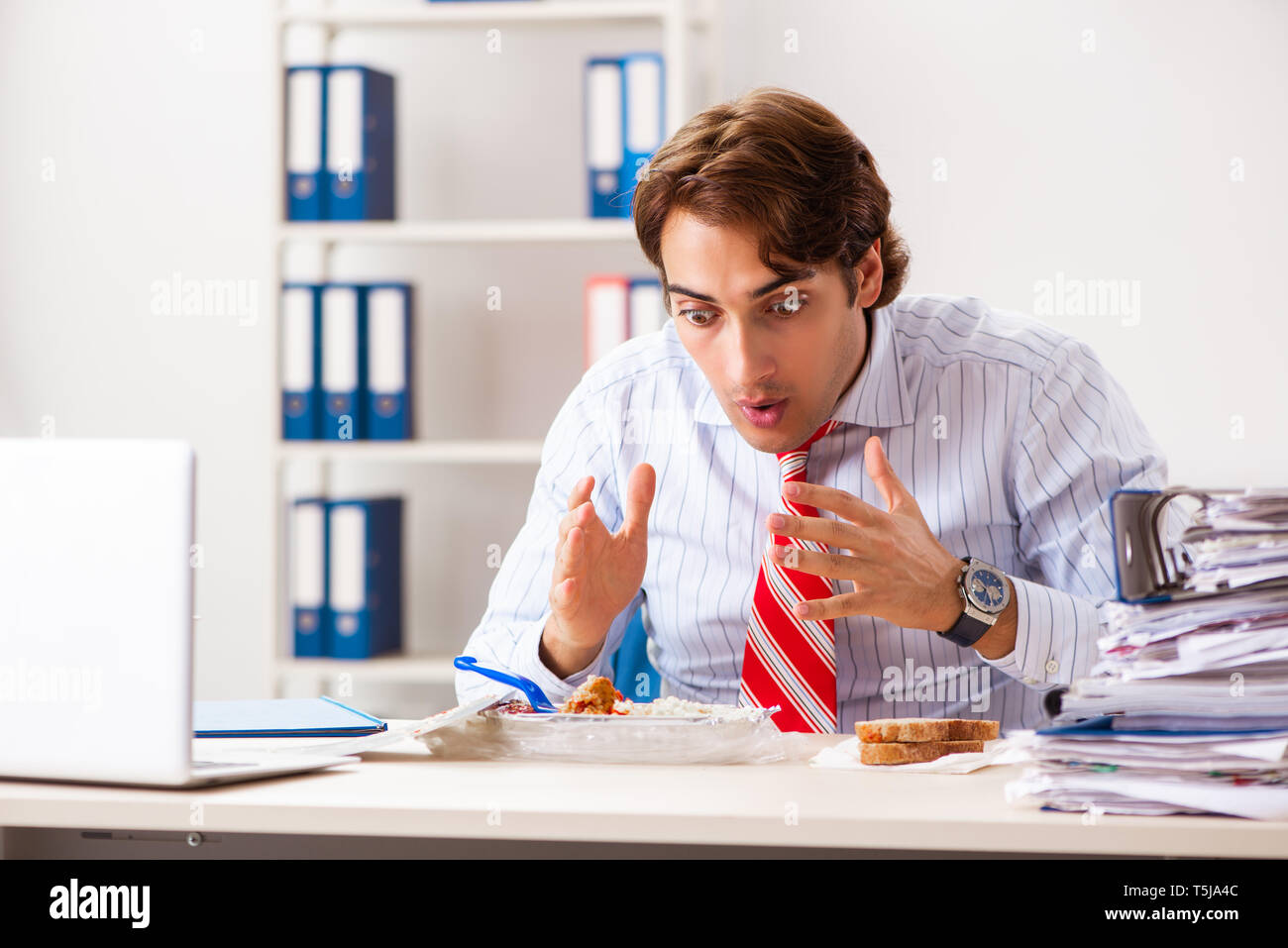 Man having meal at work during break Stock Photo - Alamy
