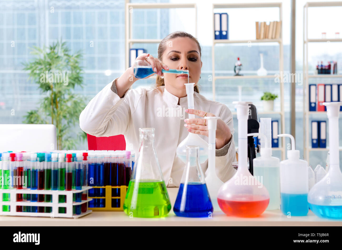 Female chemist working in medical lab Stock Photo - Alamy