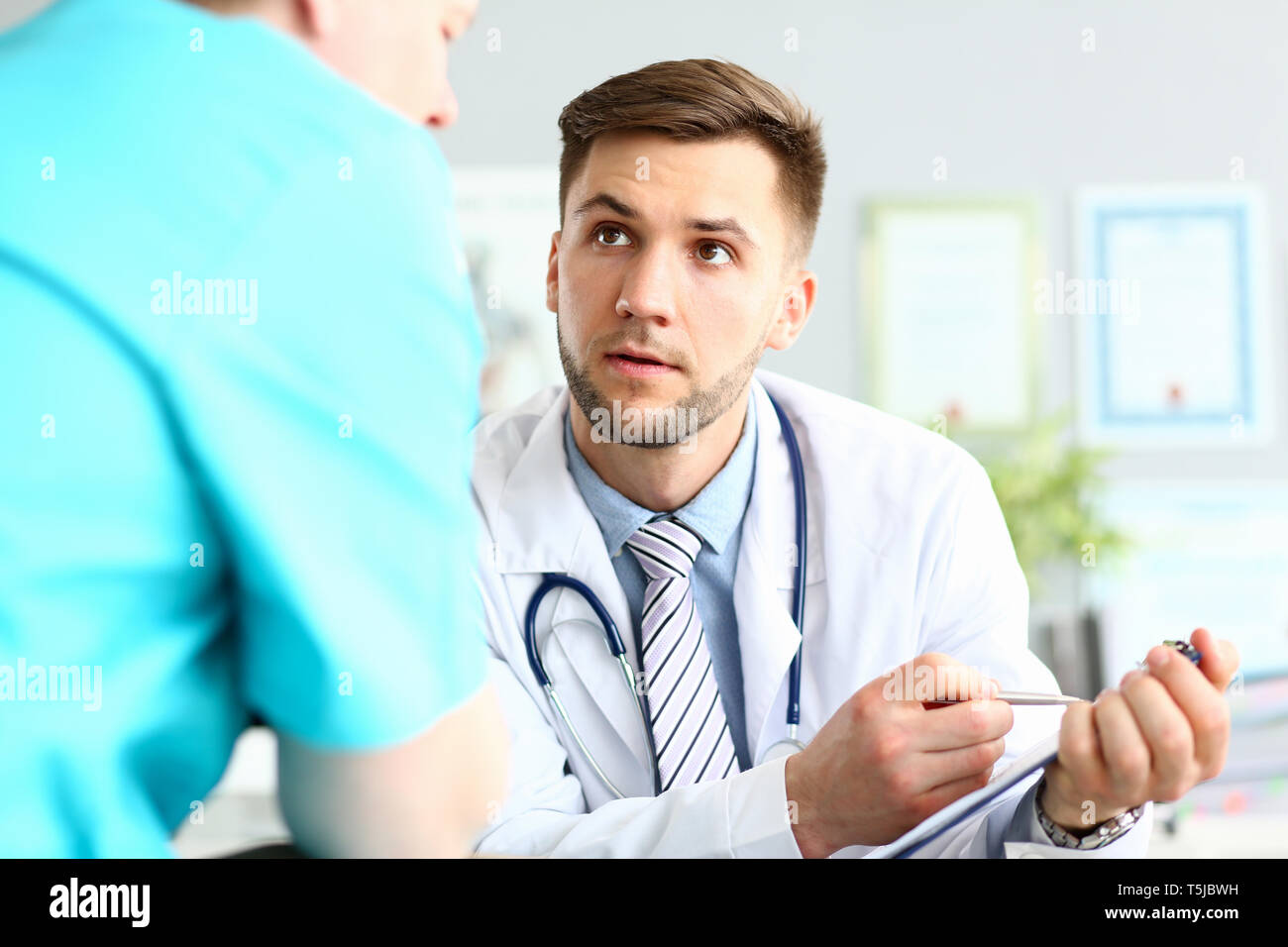 Difficult conversation hi-res stock photography and images - Alamy
