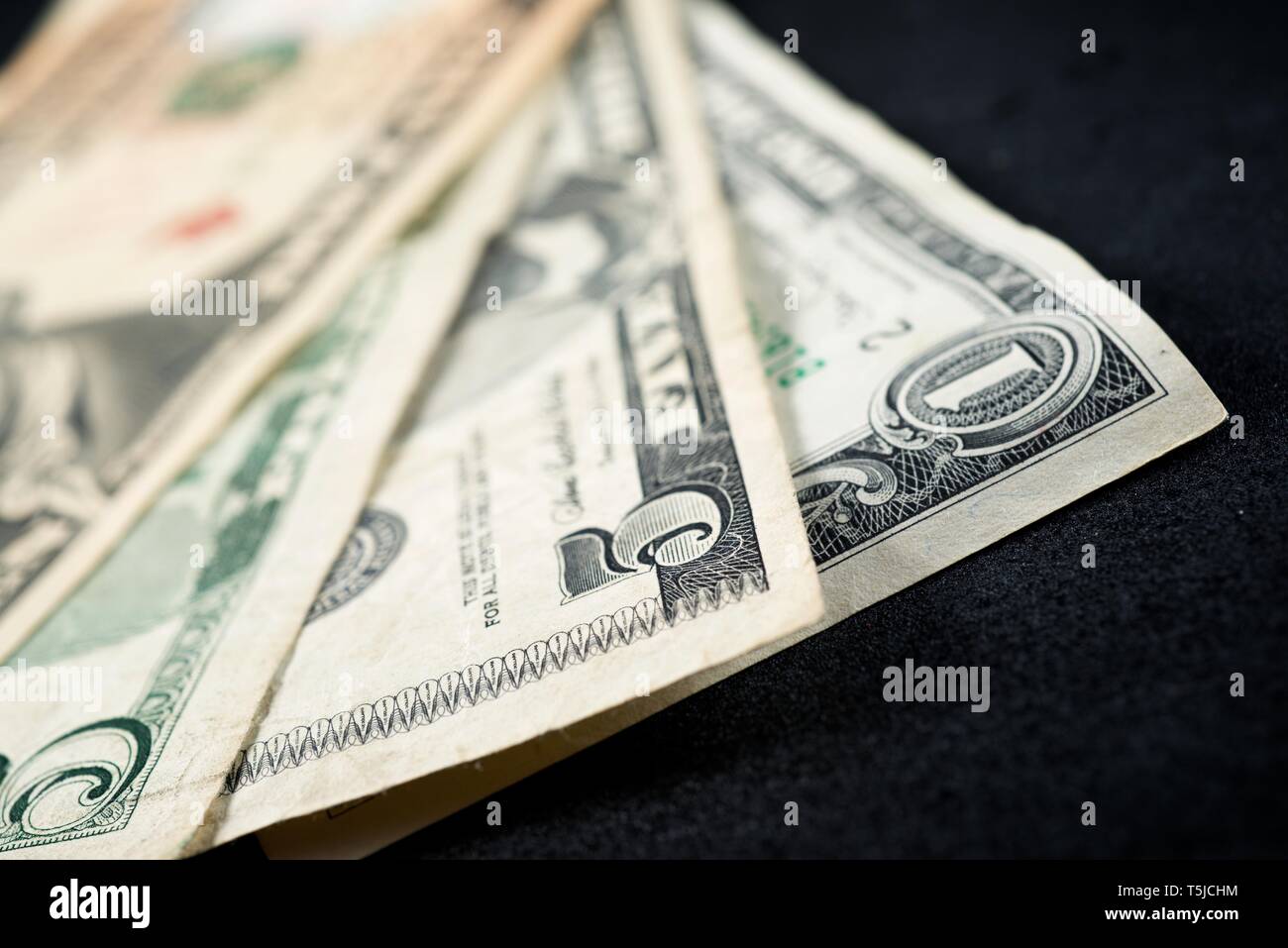 1 dollar bill table hi-res stock photography and images - Alamy