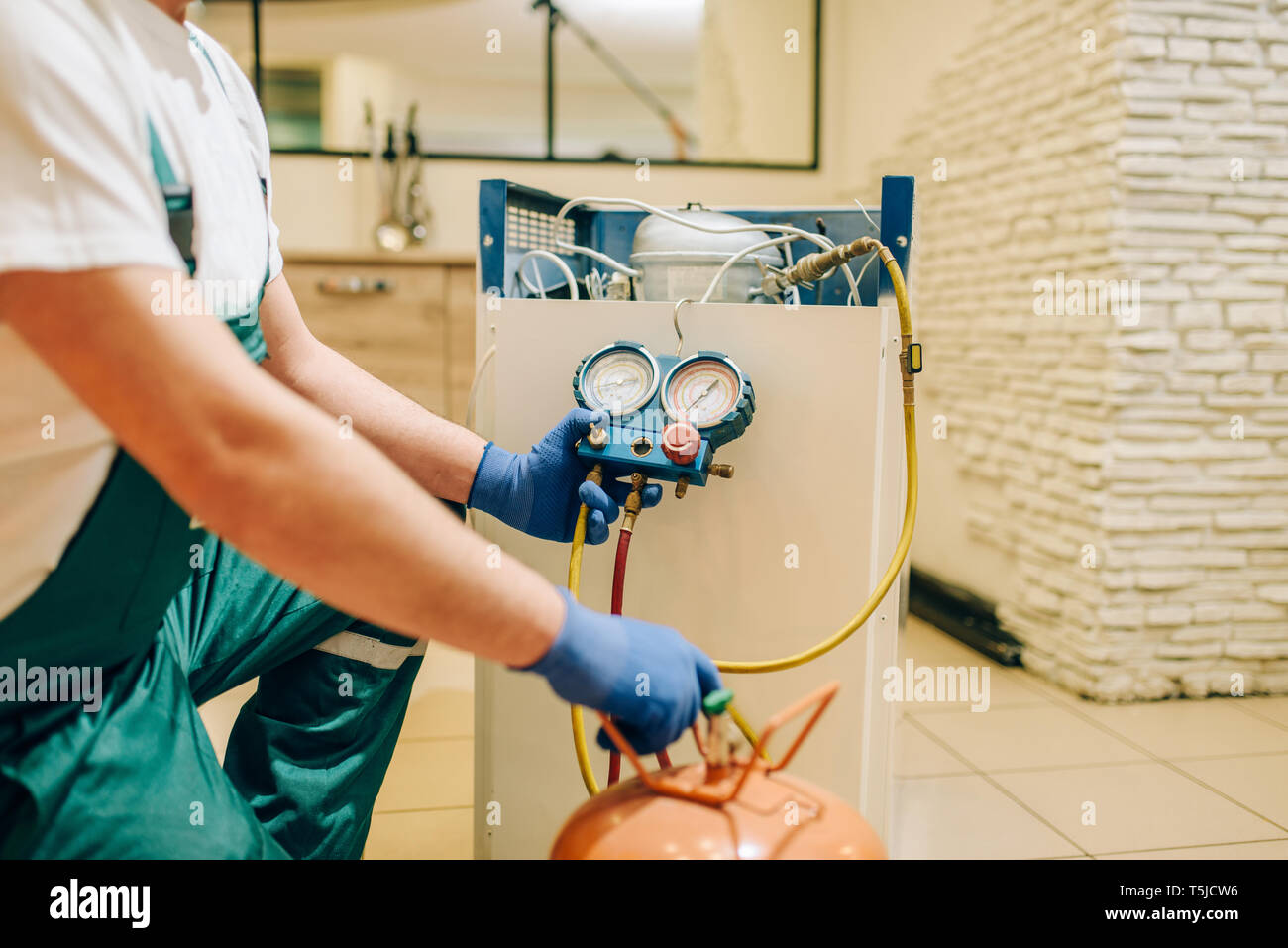 Compressor fridge hi-res stock photography and images - Alamy