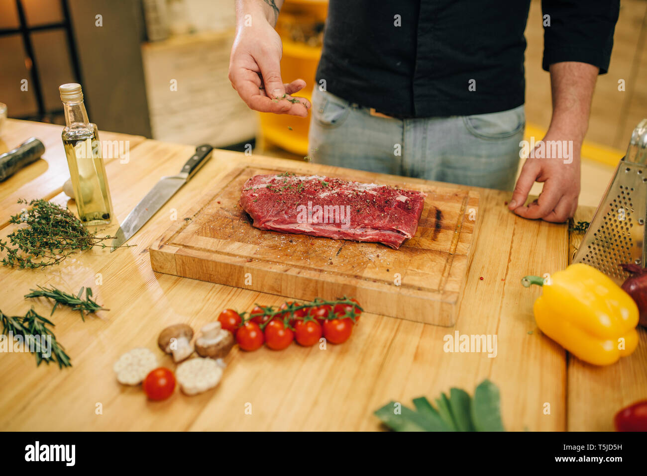 Man sprinkles pepper on vegetables hi-res stock photography and images ...