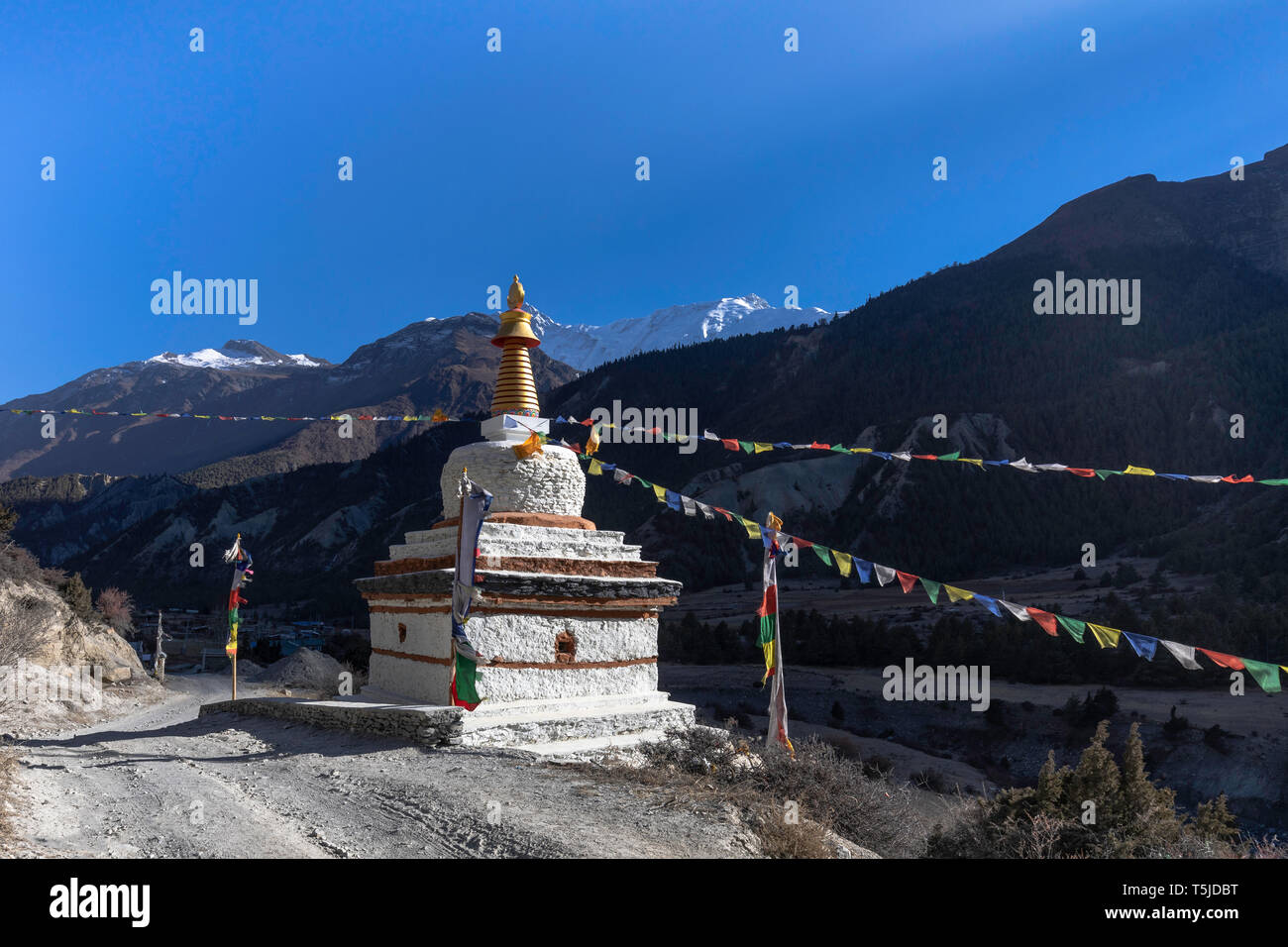 A Buddhist stupa, Manang village on the way annapurna treck Himalaya ...