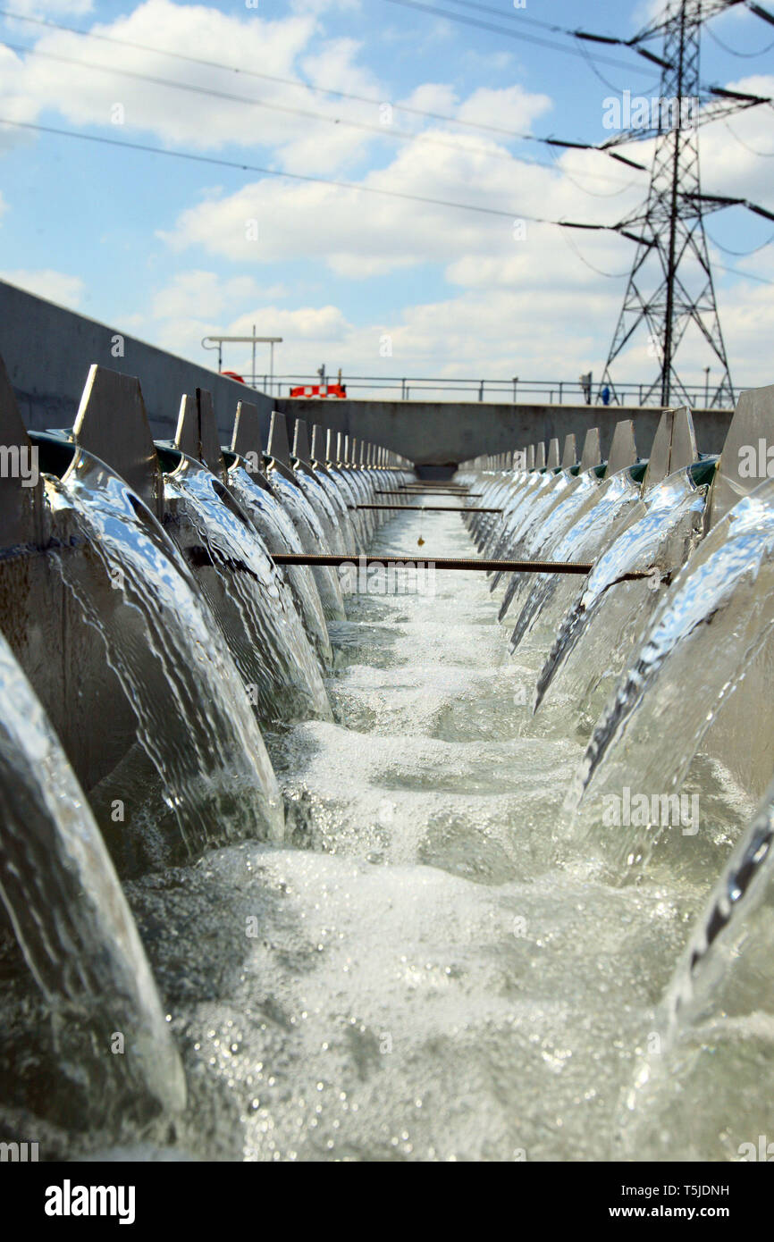 Thames water desalination plant hi-res stock photography and images - Alamy