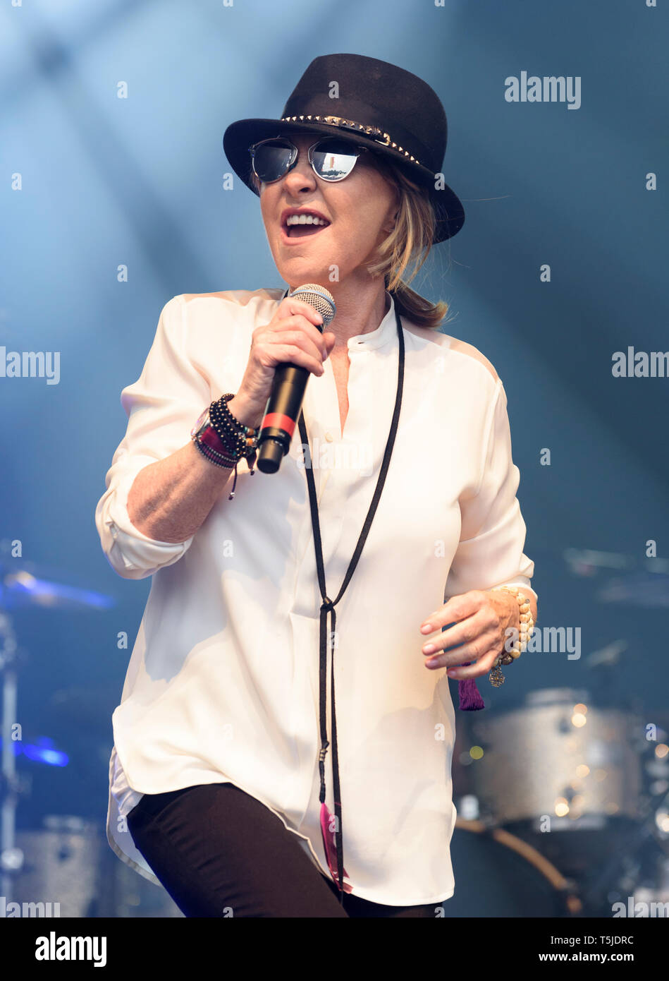 Lulu singer hi-res stock photography and images - Alamy