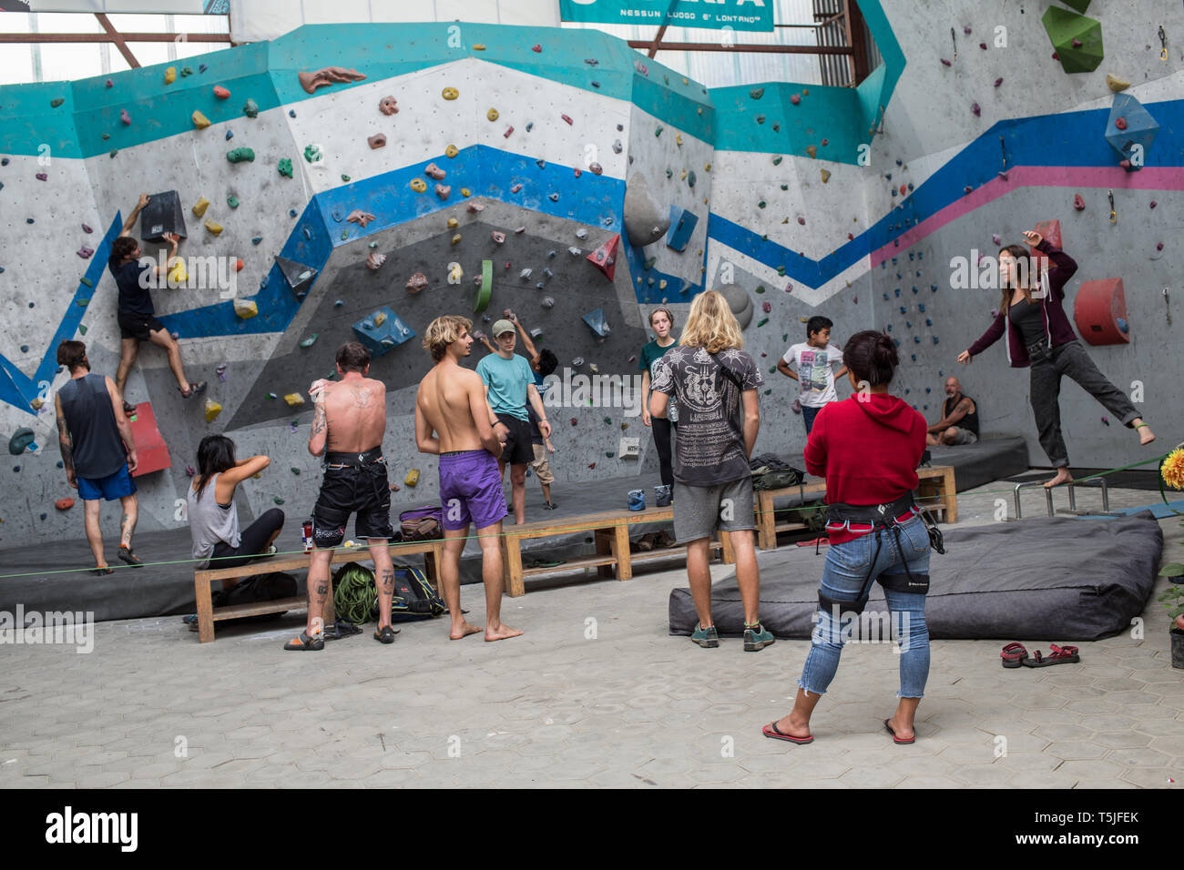 Slackliners hi-res stock photography and images - Alamy