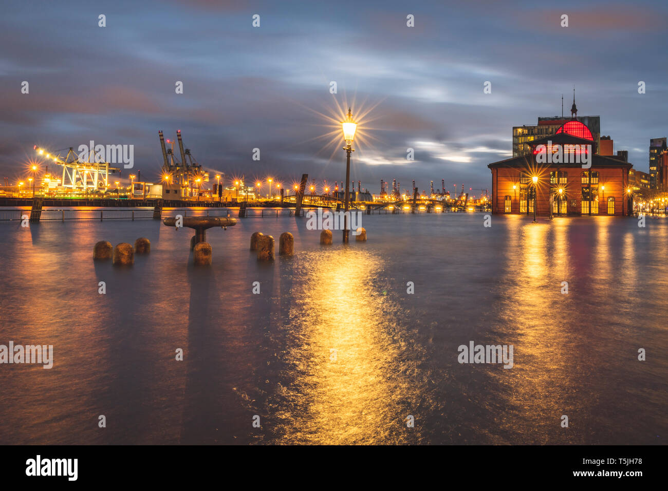 Germany, Hamburg, Altona, fish market at high water Stock Photo - Alamy