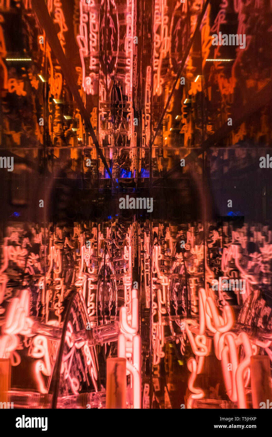 Red light hi-res stock photography and images - Alamy