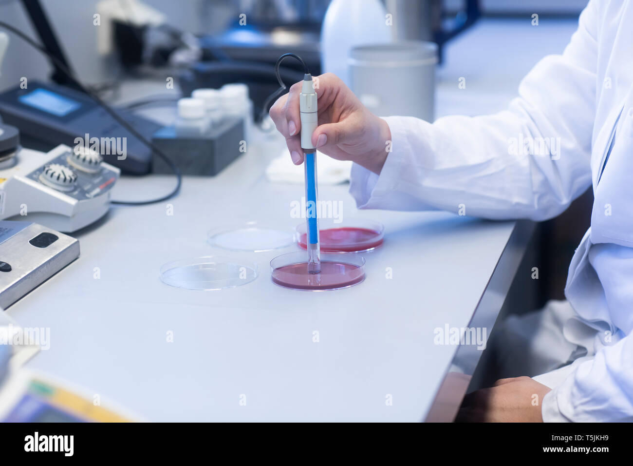 PH measurement in lab Stock Photo - Alamy