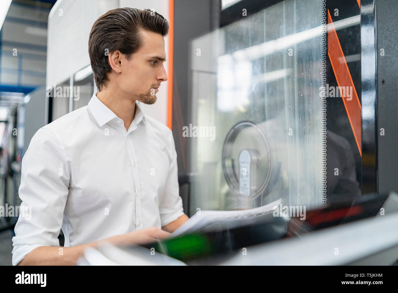 Manual machine hi-res stock photography and images - Alamy