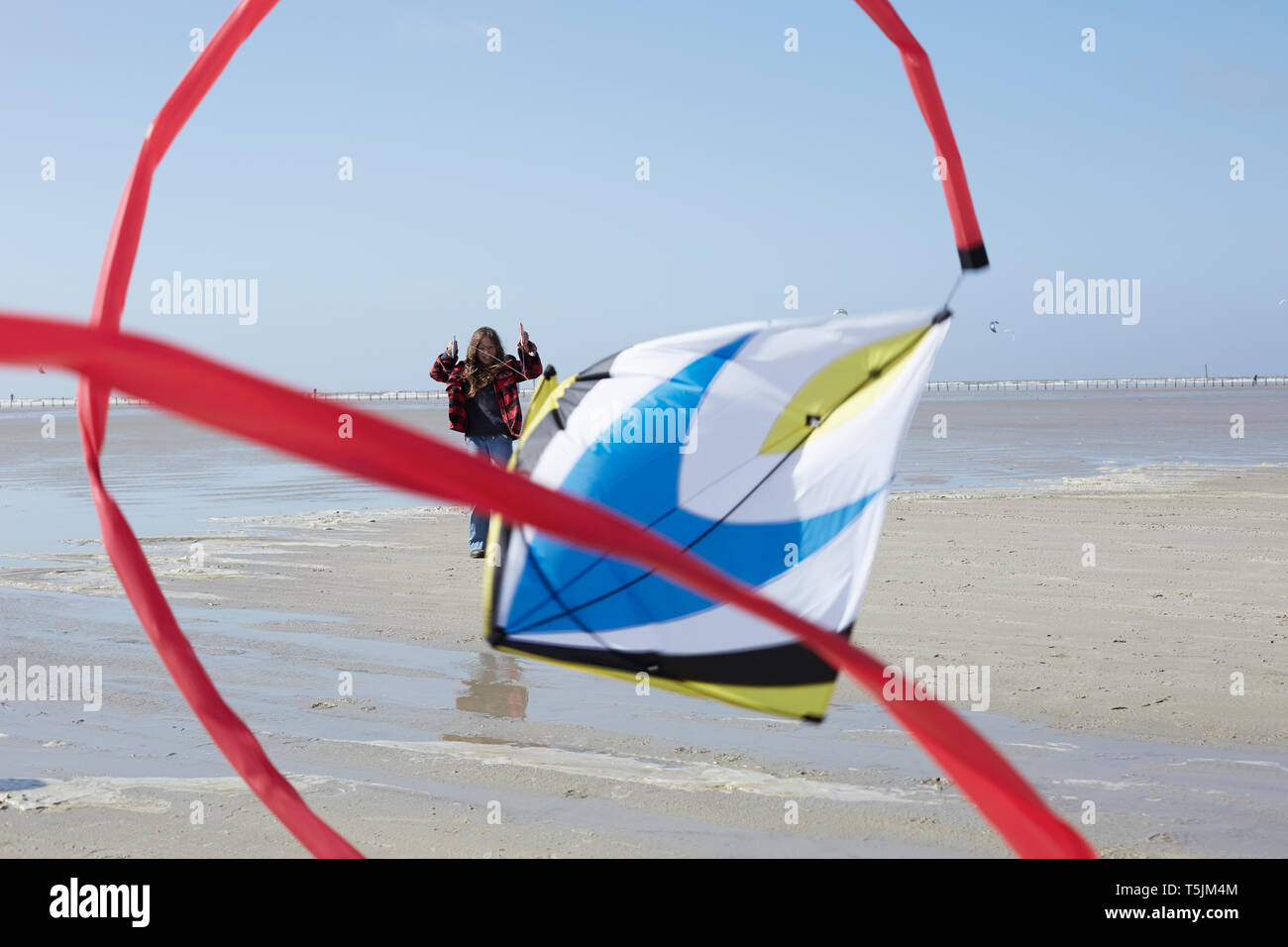 Flying kite beach hi-res stock photography and images - Alamy