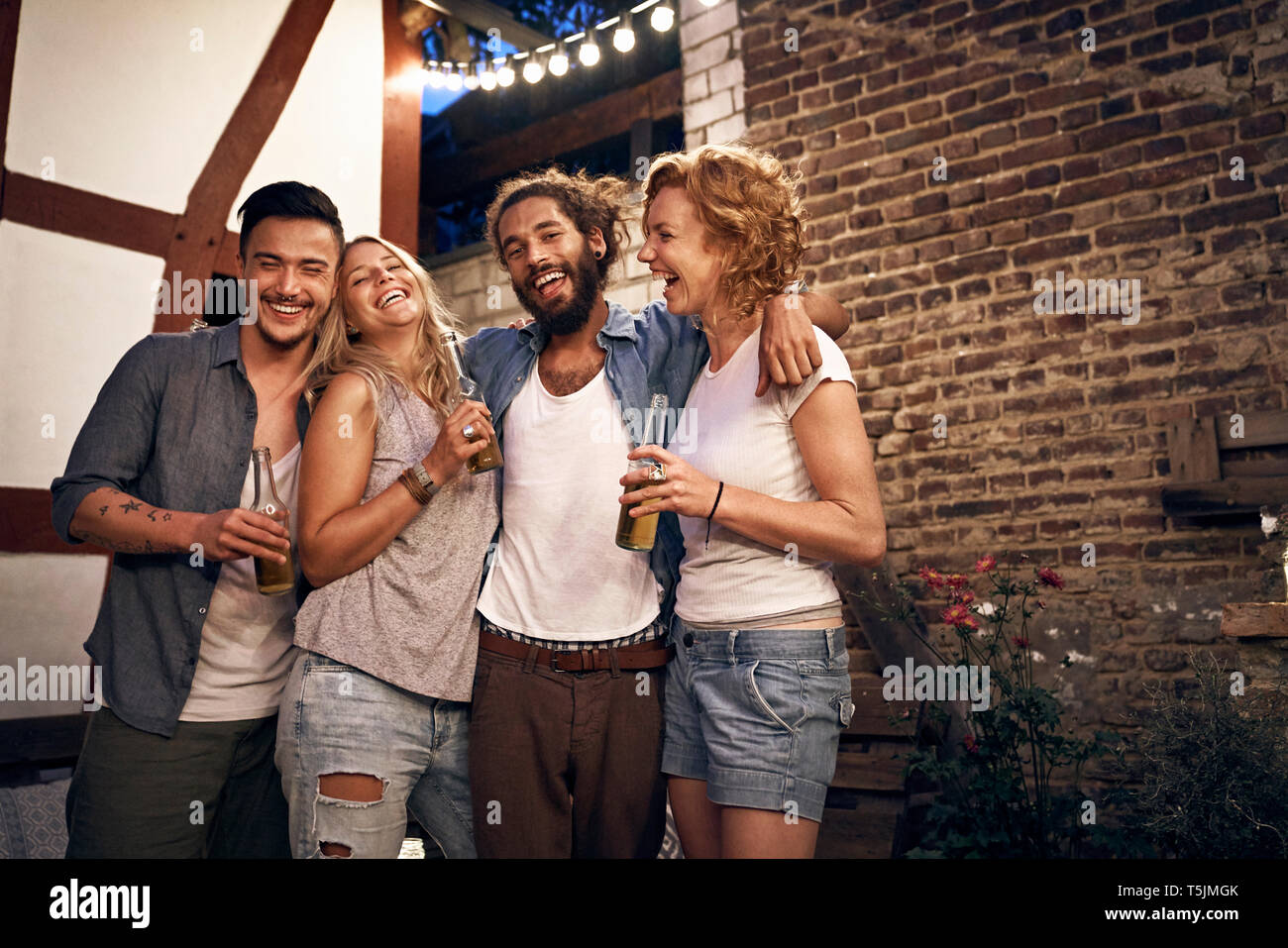 Friends having fun hi-res stock photography and images - Alamy