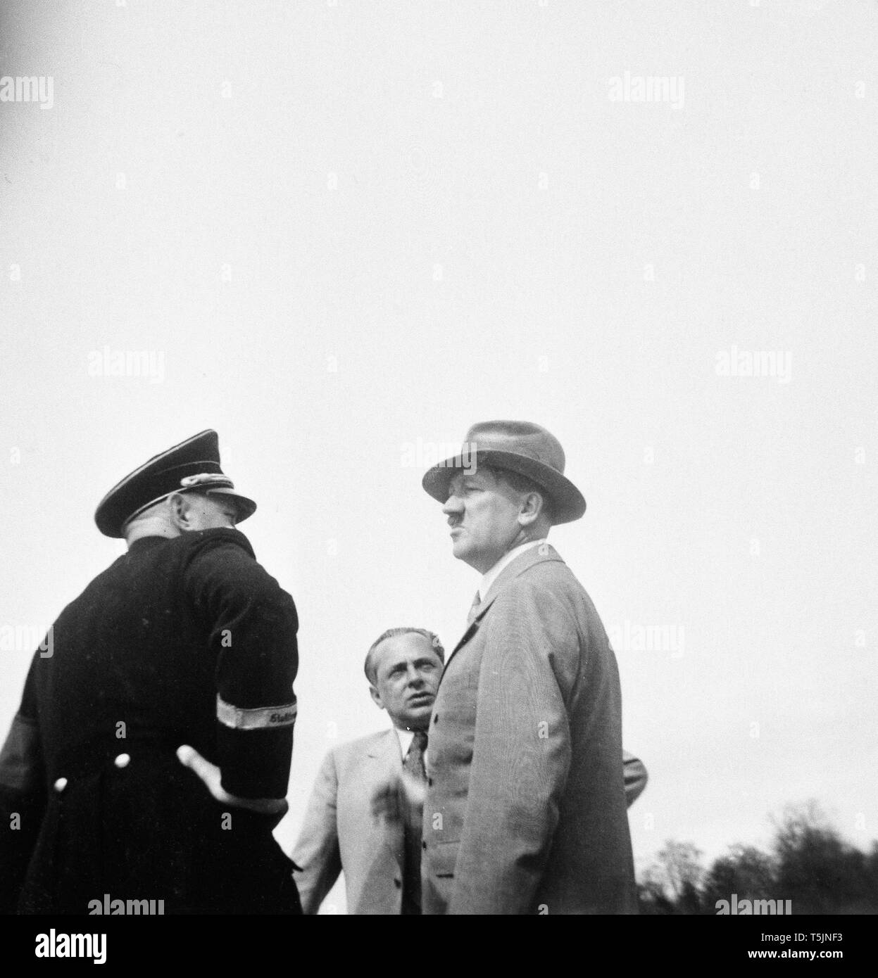 Eva Braun Collection (album 3) - Nazi leader Adolf Hitler speaking with ...