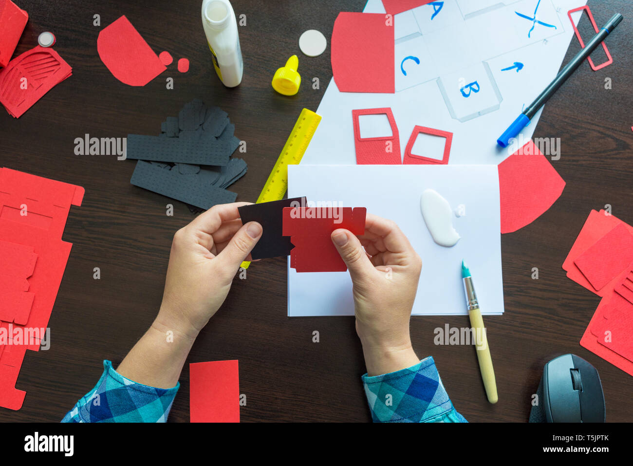 Modeling craft hi-res stock photography and images - Alamy