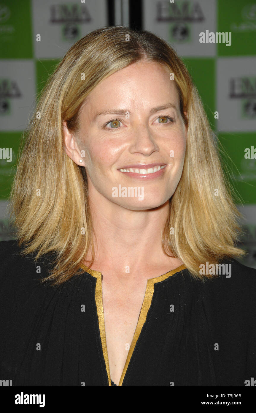 LOS ANGELES, CA. November 08, 2006: ELISABETH SHUE at the 16th Annual ...