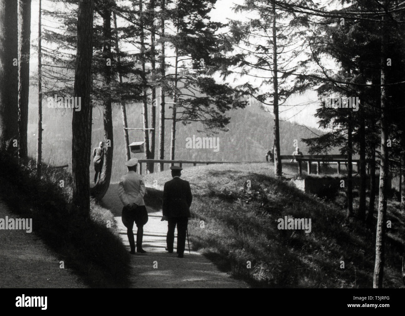 Eva Braun Collection (devet) - Rear view of Adolf Hitler walking down a ...