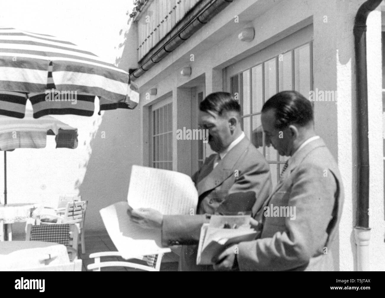 Eva Braun Collection (dvadvadaset) - Adolf Hitler reading ca. summer ...