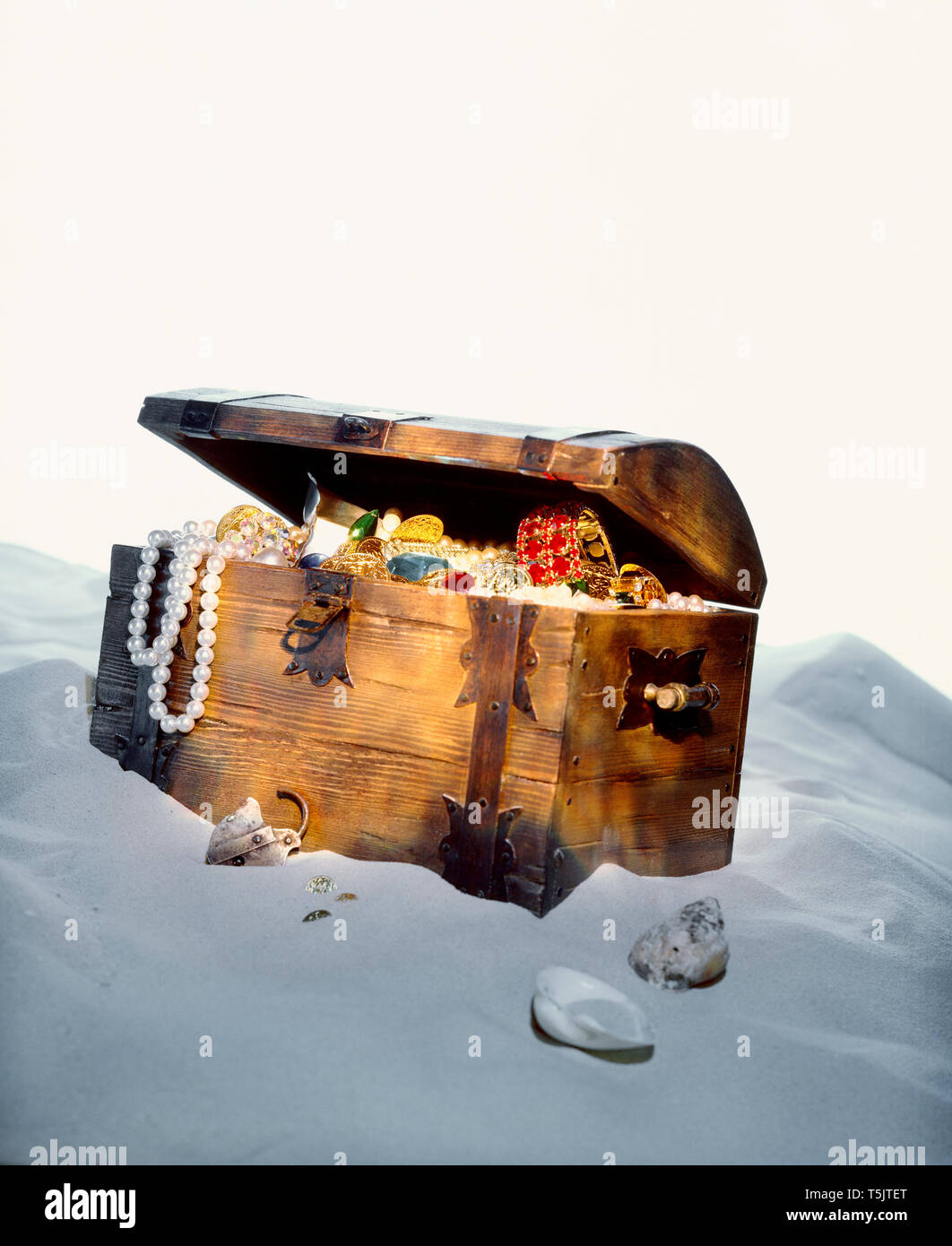 Treasure jewels hi-res stock photography and images - Alamy