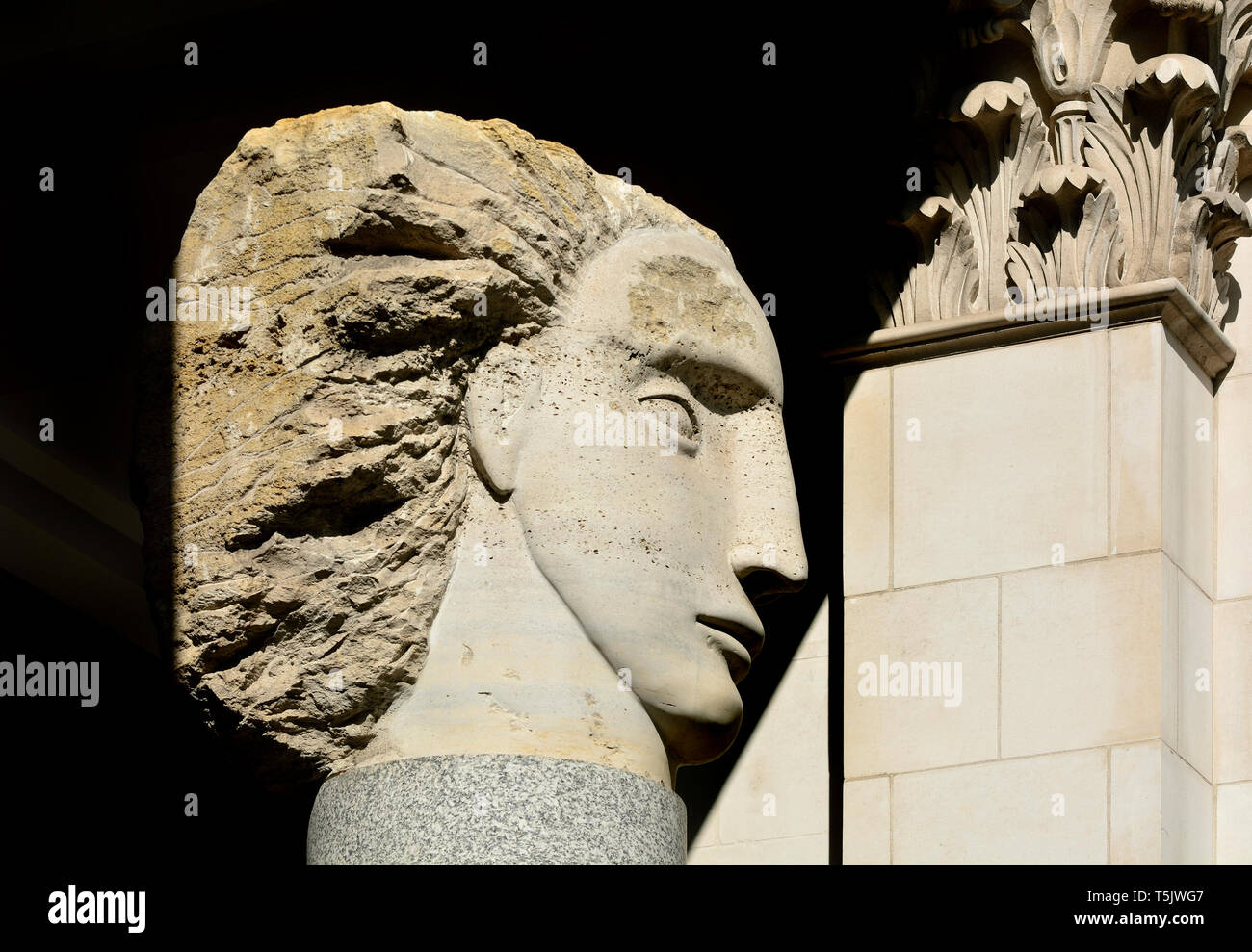 Emily Young Sculpture High Resolution Stock Photography and Images - Alamy