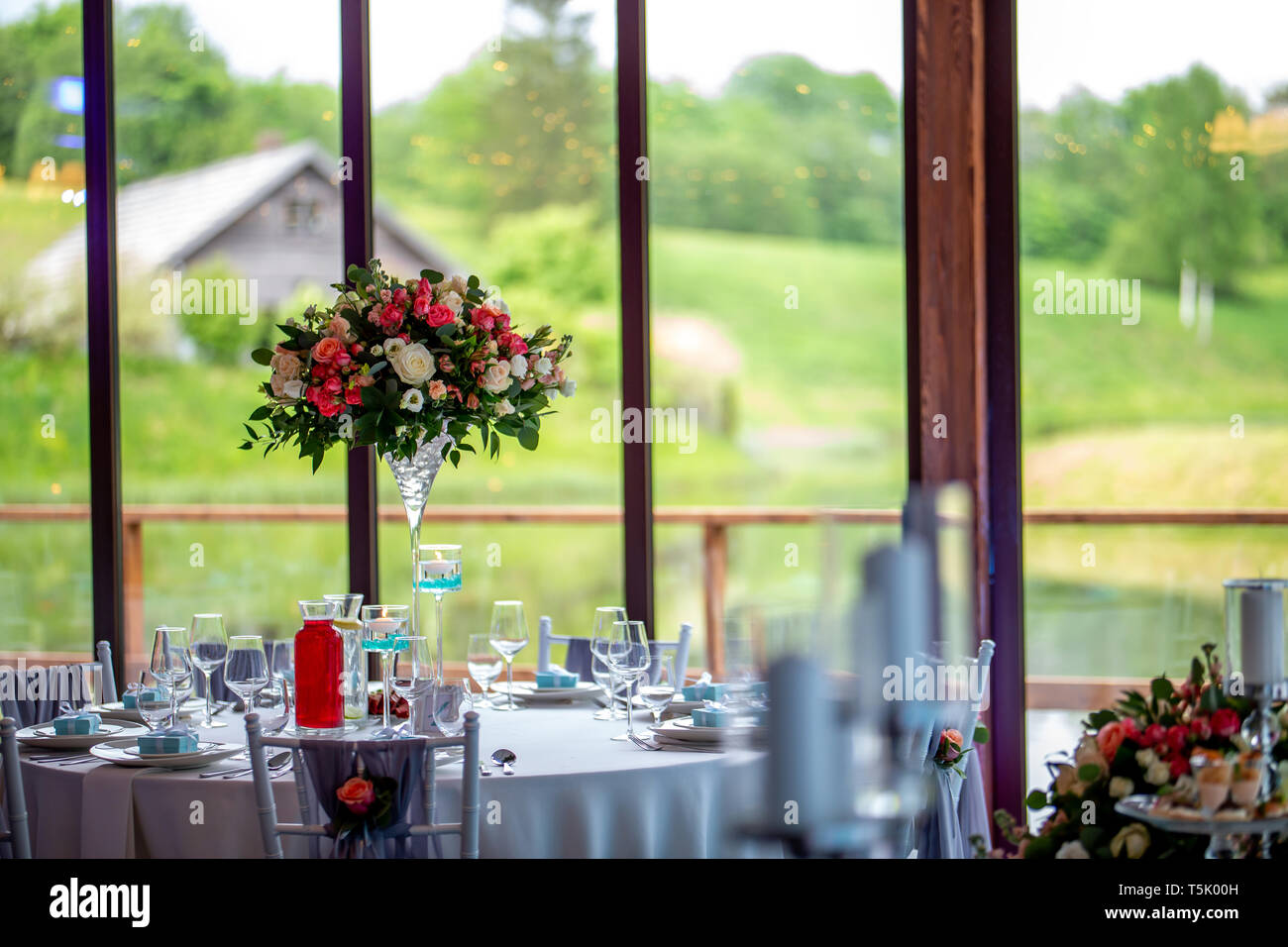 Wedding table decoration. Beautiful bouquet of flowers in vase on the ...