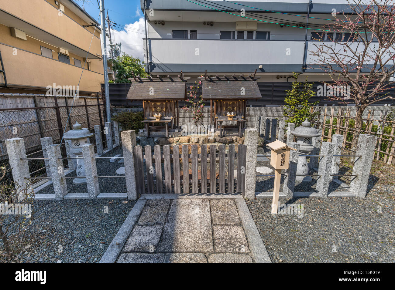 Kyoto, Japan - March 8, 2019 : Nishi-Umetsu Shinmyo-sha. Shinto Shrine ...