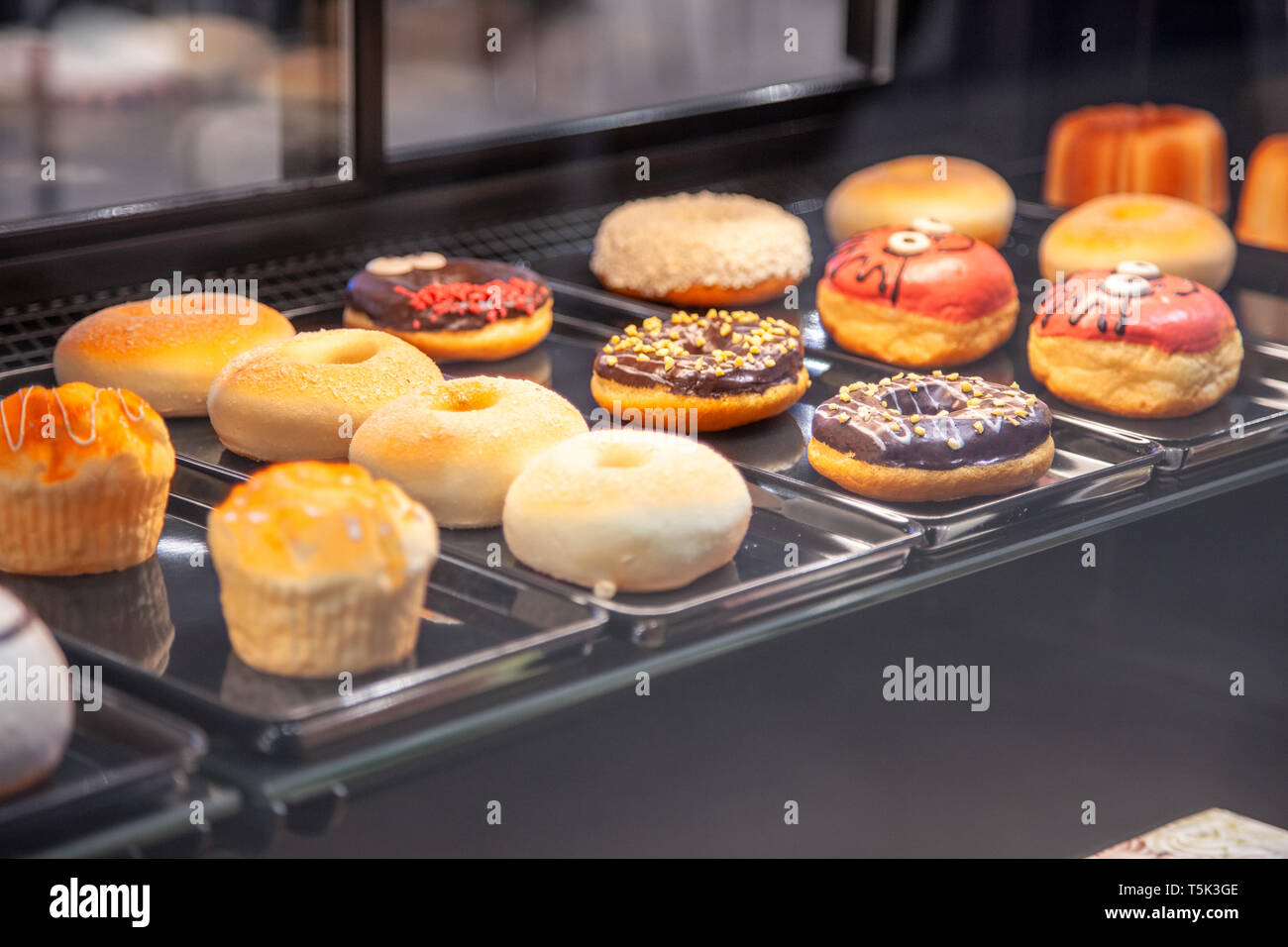 Frosted shop window hi-res stock photography and images - Alamy