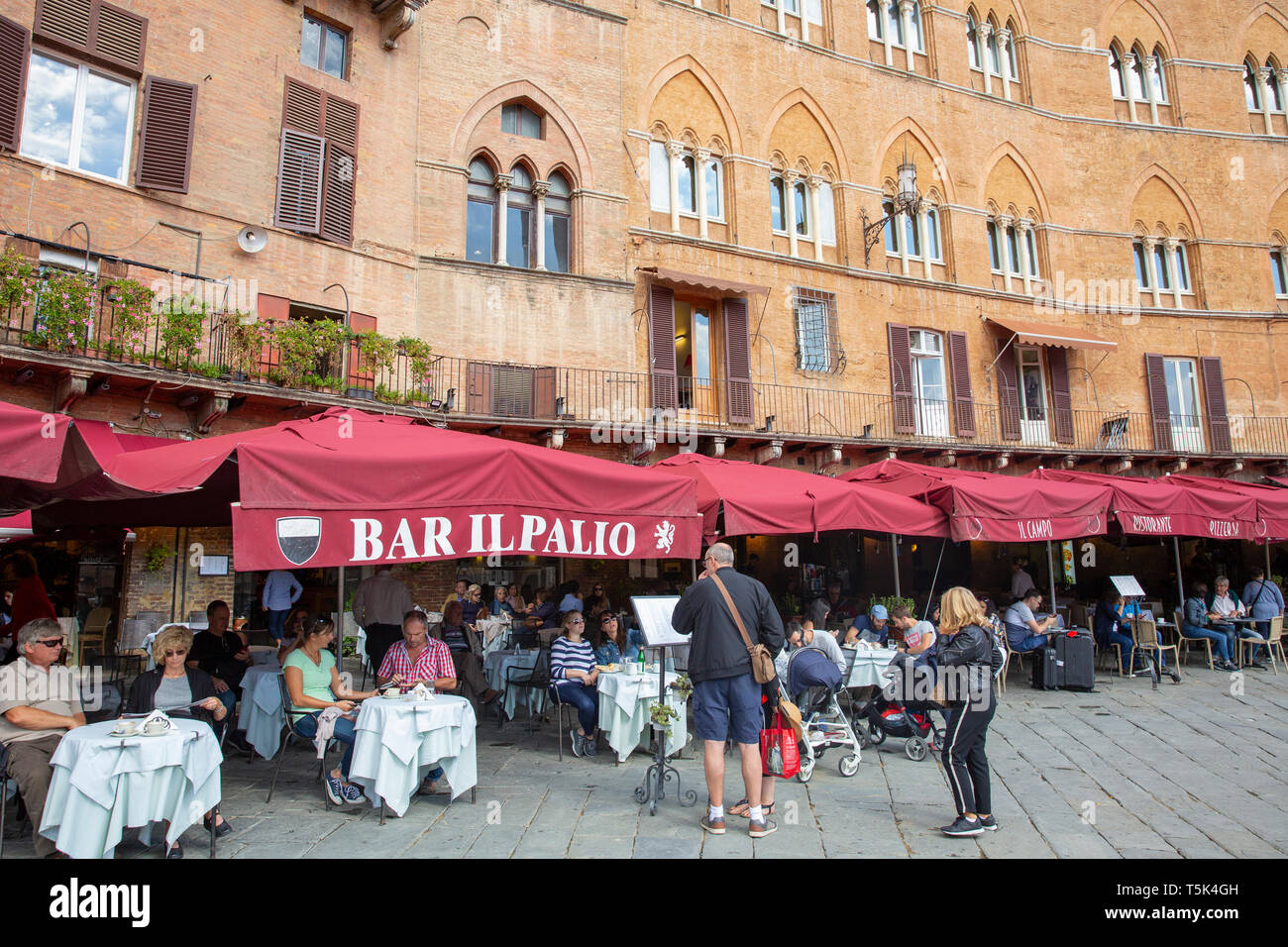 Siena Piazza Del Campo, historic and world heritage fan shaped square ...