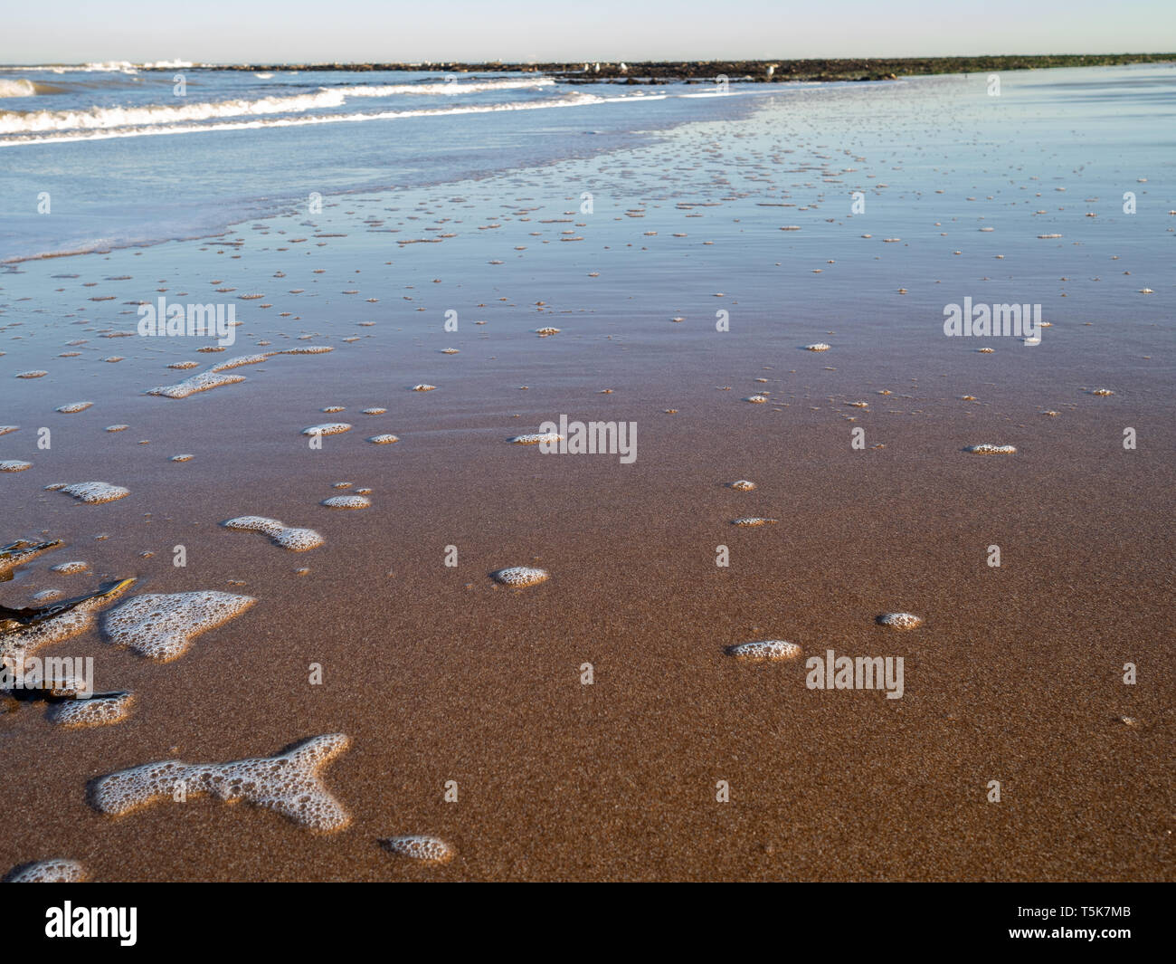 Ocean waves washing up hi-res stock photography and images - Alamy