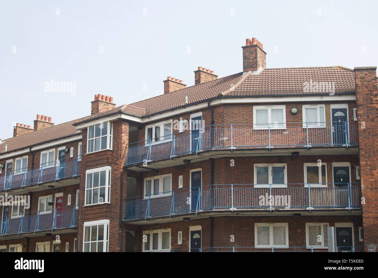 Typical english block apartments hi-res stock photography and images ...